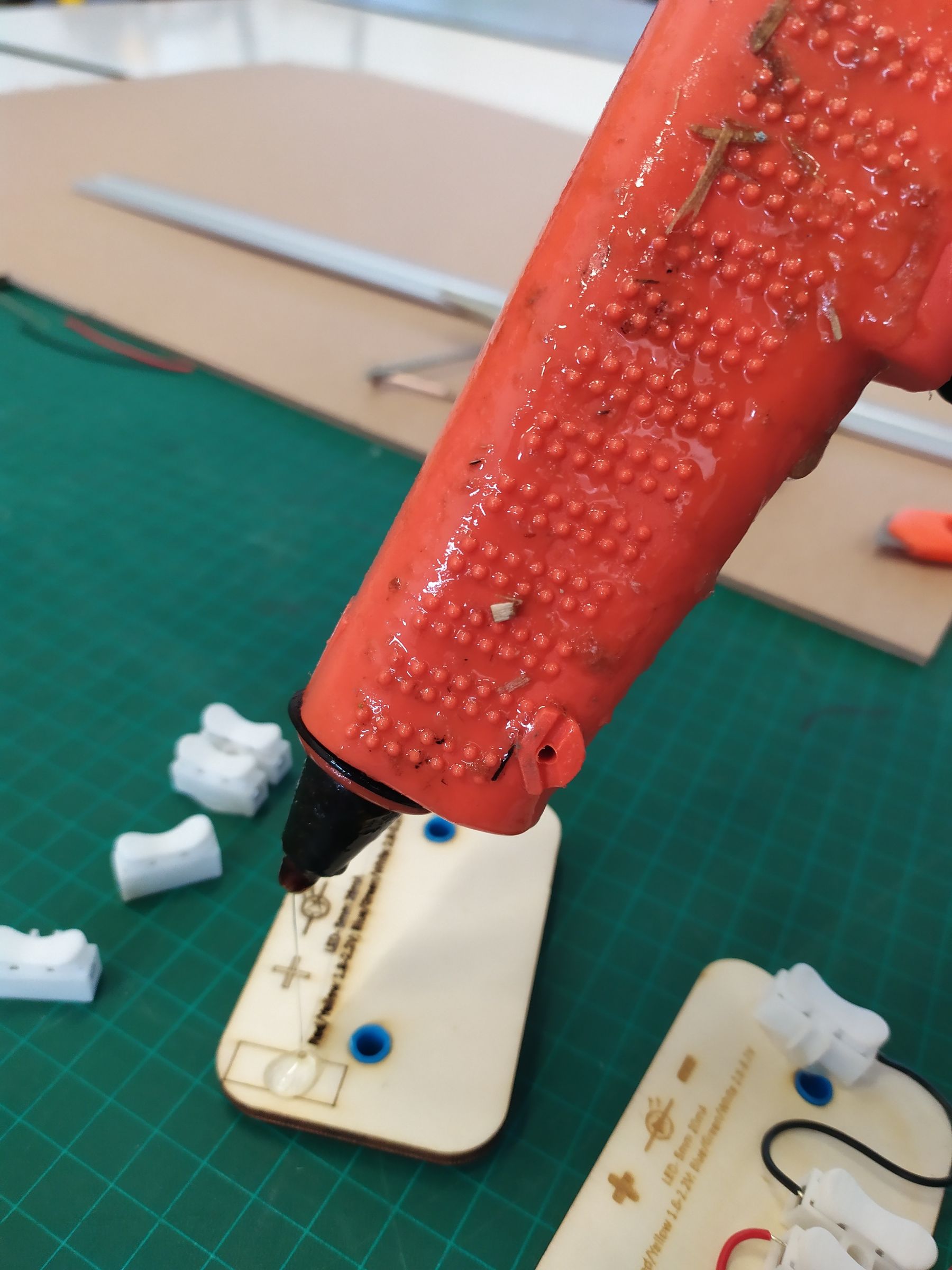 Electronic Tiles - a Physical Environment for Classroom Electronic ...