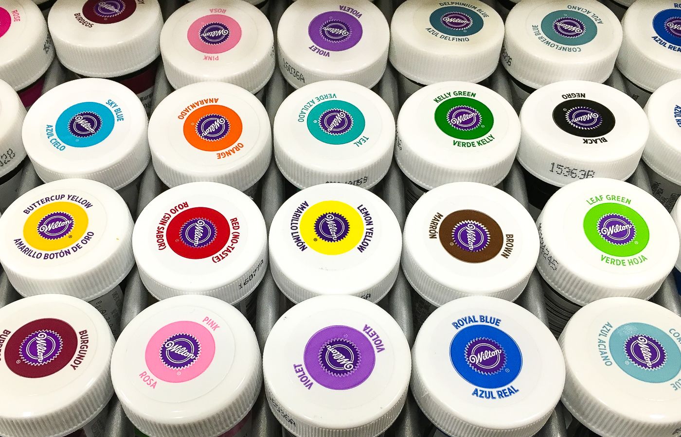 How to Add Coloring to Fondant (with Pictures) - Instructables