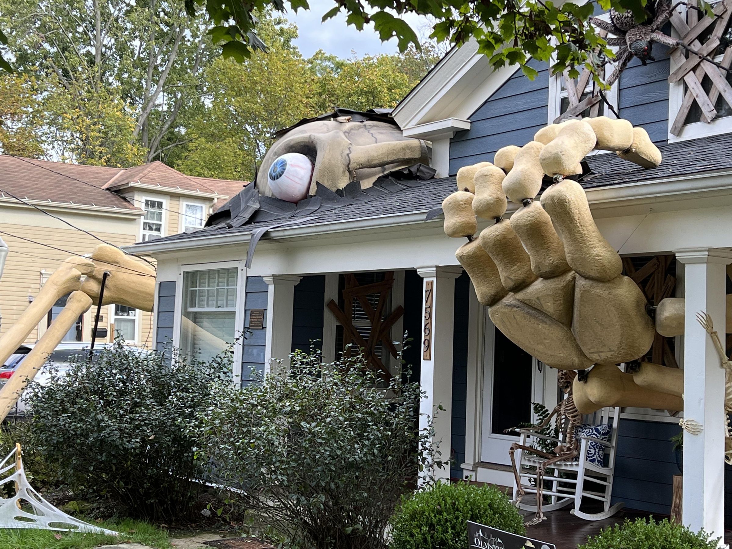 Over Sized Skeleton Breaking Out of My Home : 11 Steps (with Pictures ...