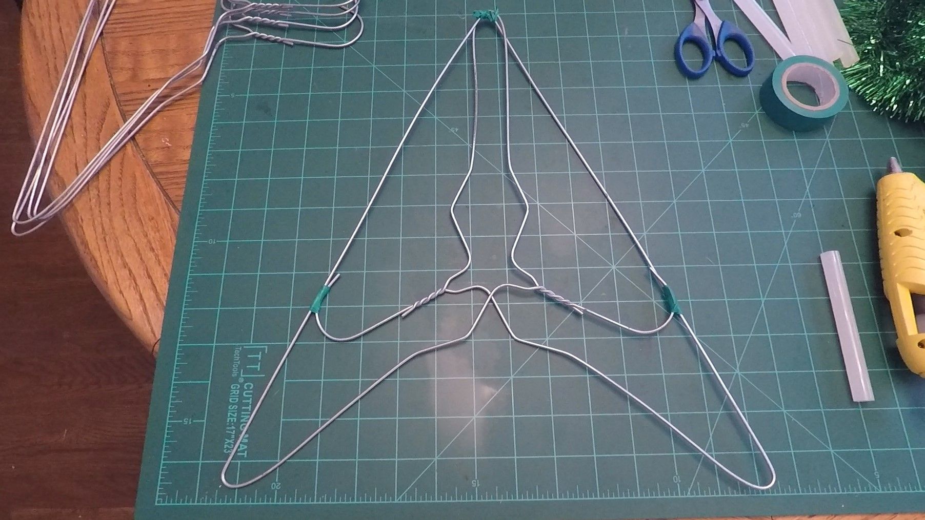 Coat Hanger Christmas Tree : 11 Steps (with Pictures) - Instructables