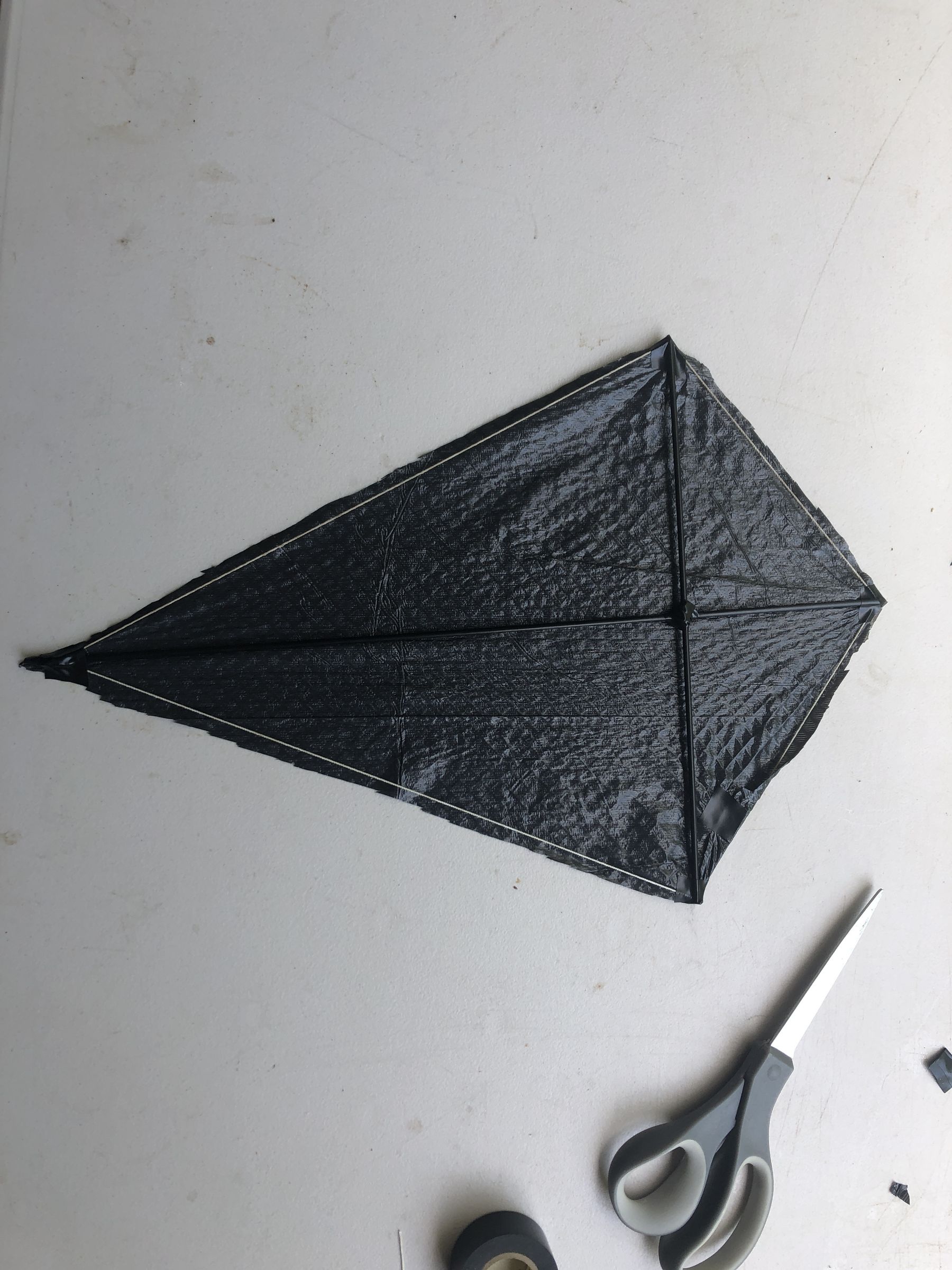 How to Make a Basic Kite : 7 Steps (with Pictures) - Instructables