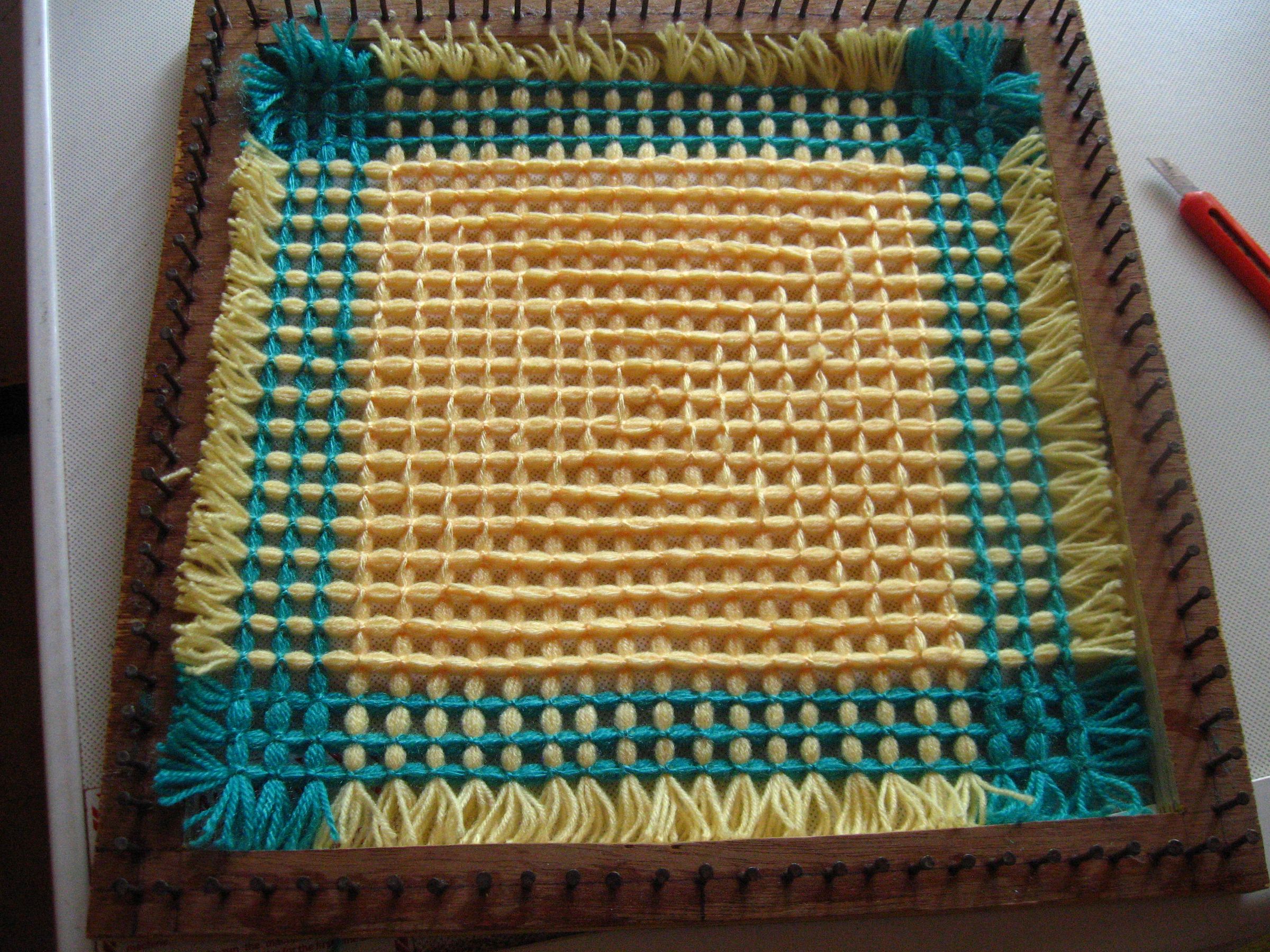 How to Weave a Criss-Cross Table Mat With Home-made Loom : 12 Steps ...