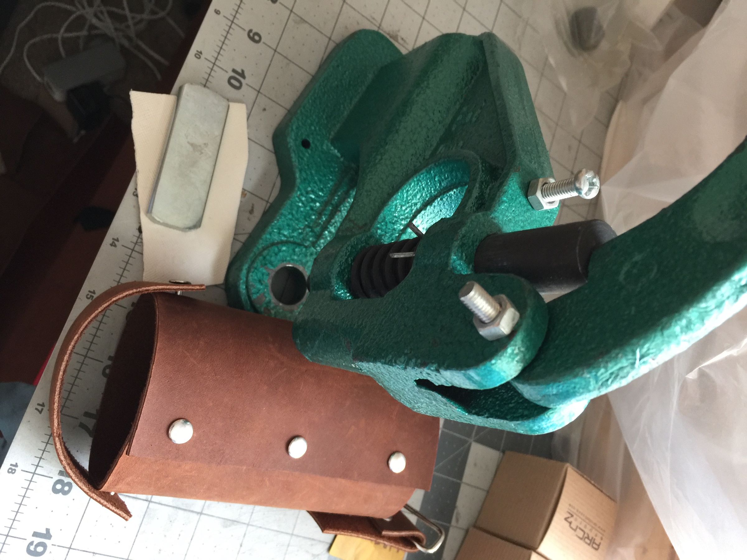 How to Make a Leather Water Bottle Holder / Holster : 5 Steps (with ...