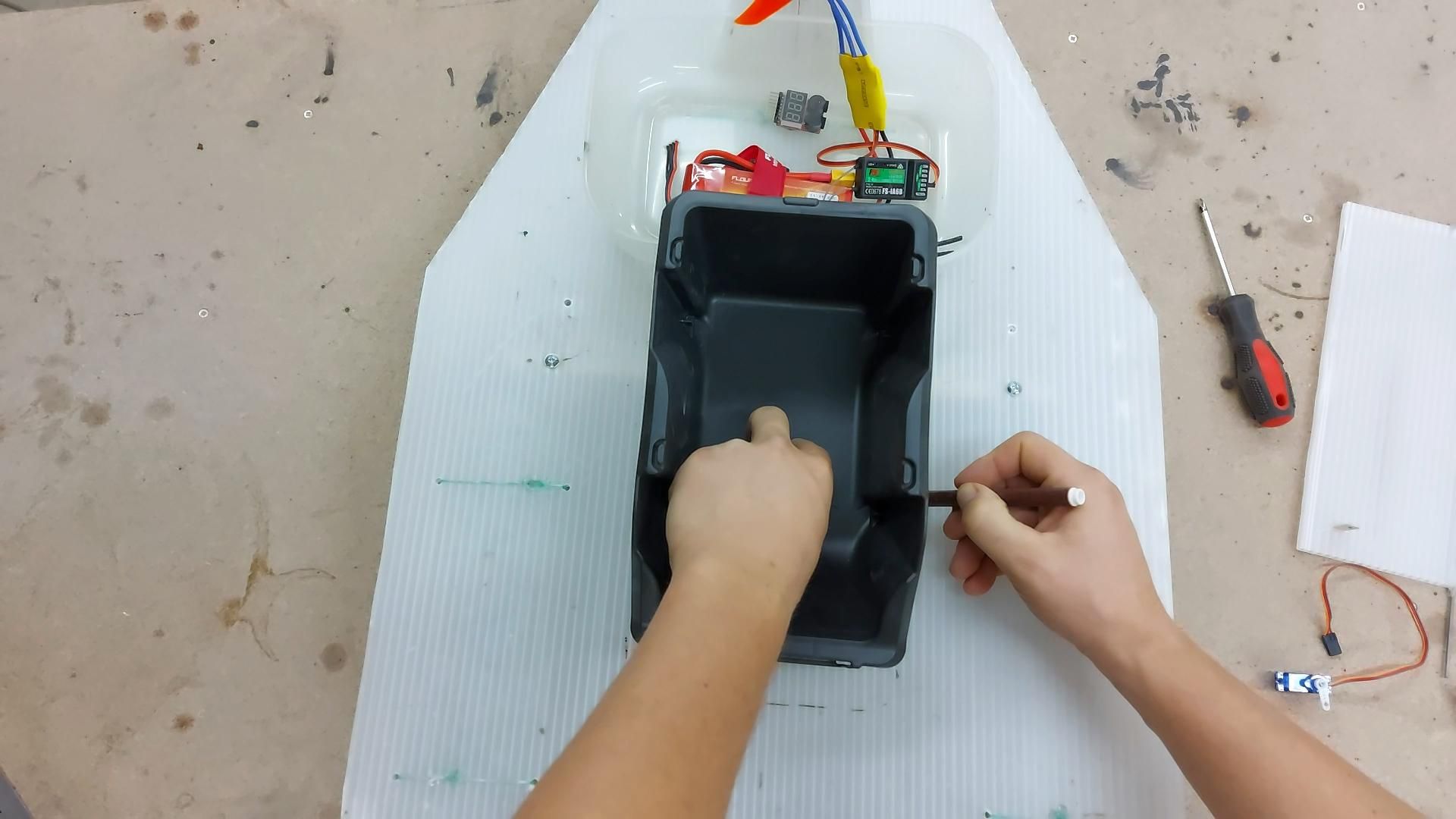 Building an RC Feeder Airboat for Fishing : 11 Steps (with Pictures ...