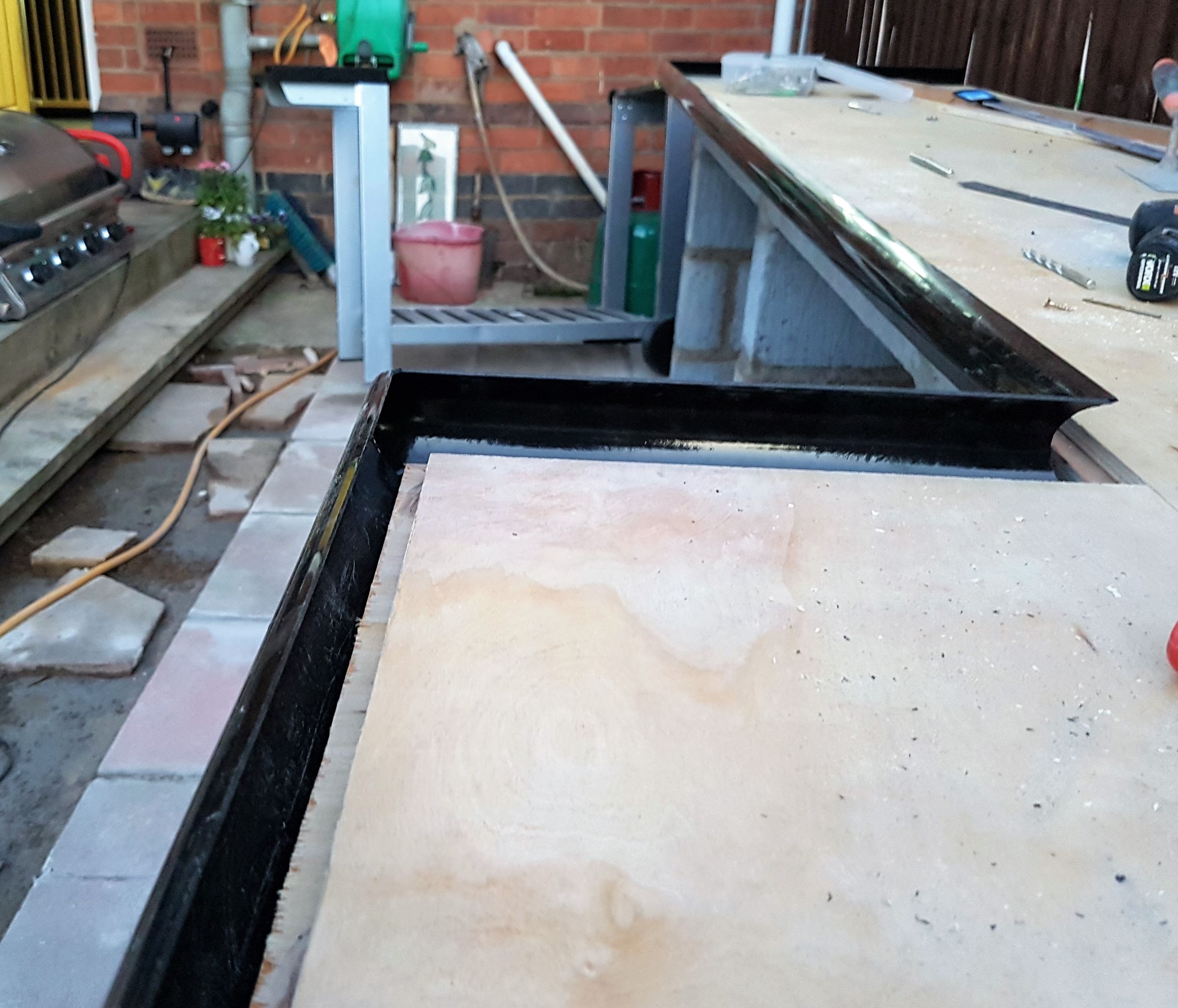 Outdoor Kitchen - Casting Concrete Worktop With Curved Edges : 17 Steps ...