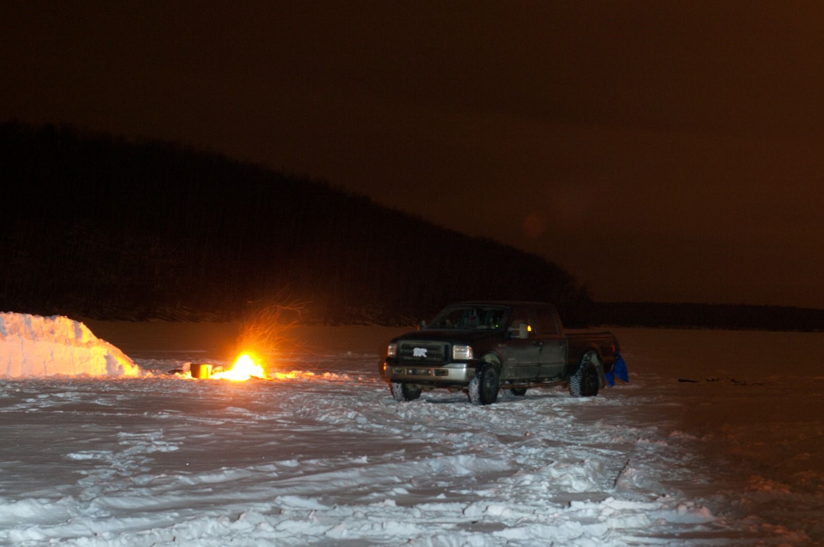 Outdoor Movie Theater With Snow Wall and Projector : 8 Steps (with ...