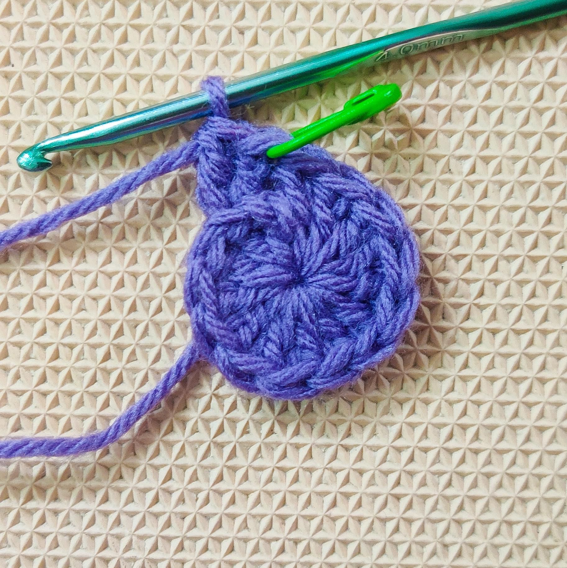 Crochet Seamless Spiral Circle With Raised Ridges : 7 Steps (with ...
