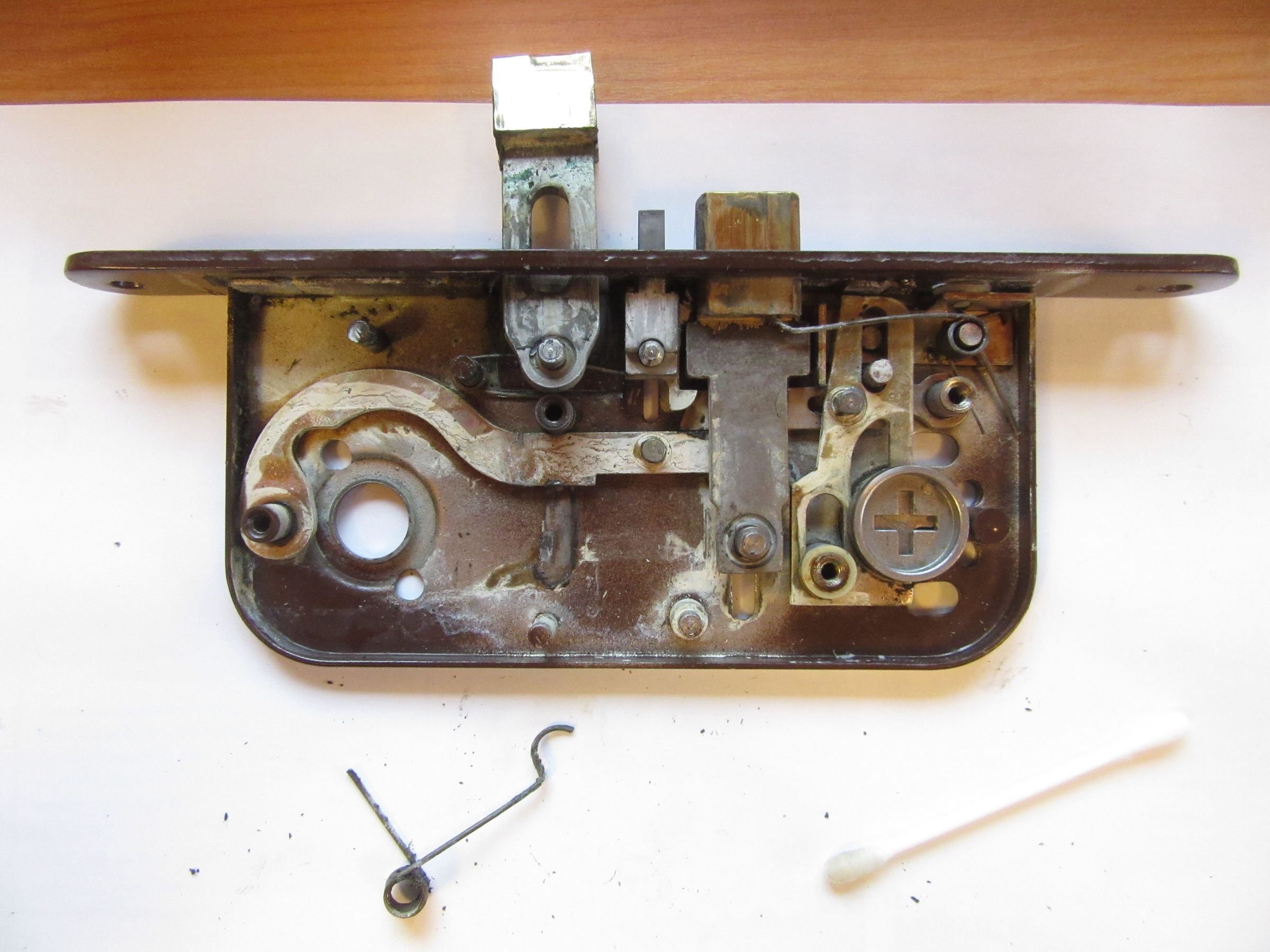 How to Disassemble a Boda 4235 Lock Case (Abloy 4235) : 5 Steps ...