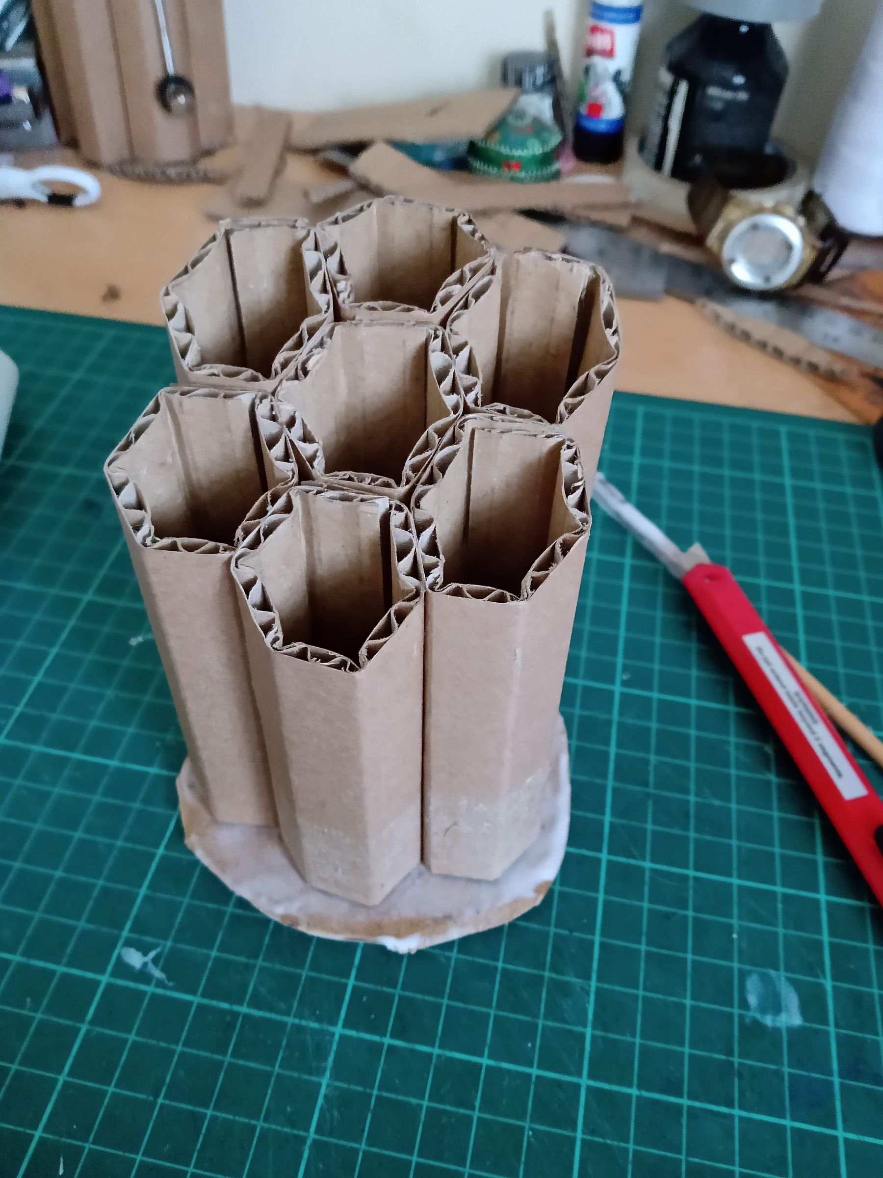 Cardboard Desk Tidy : 10 Steps (with Pictures) - Instructables