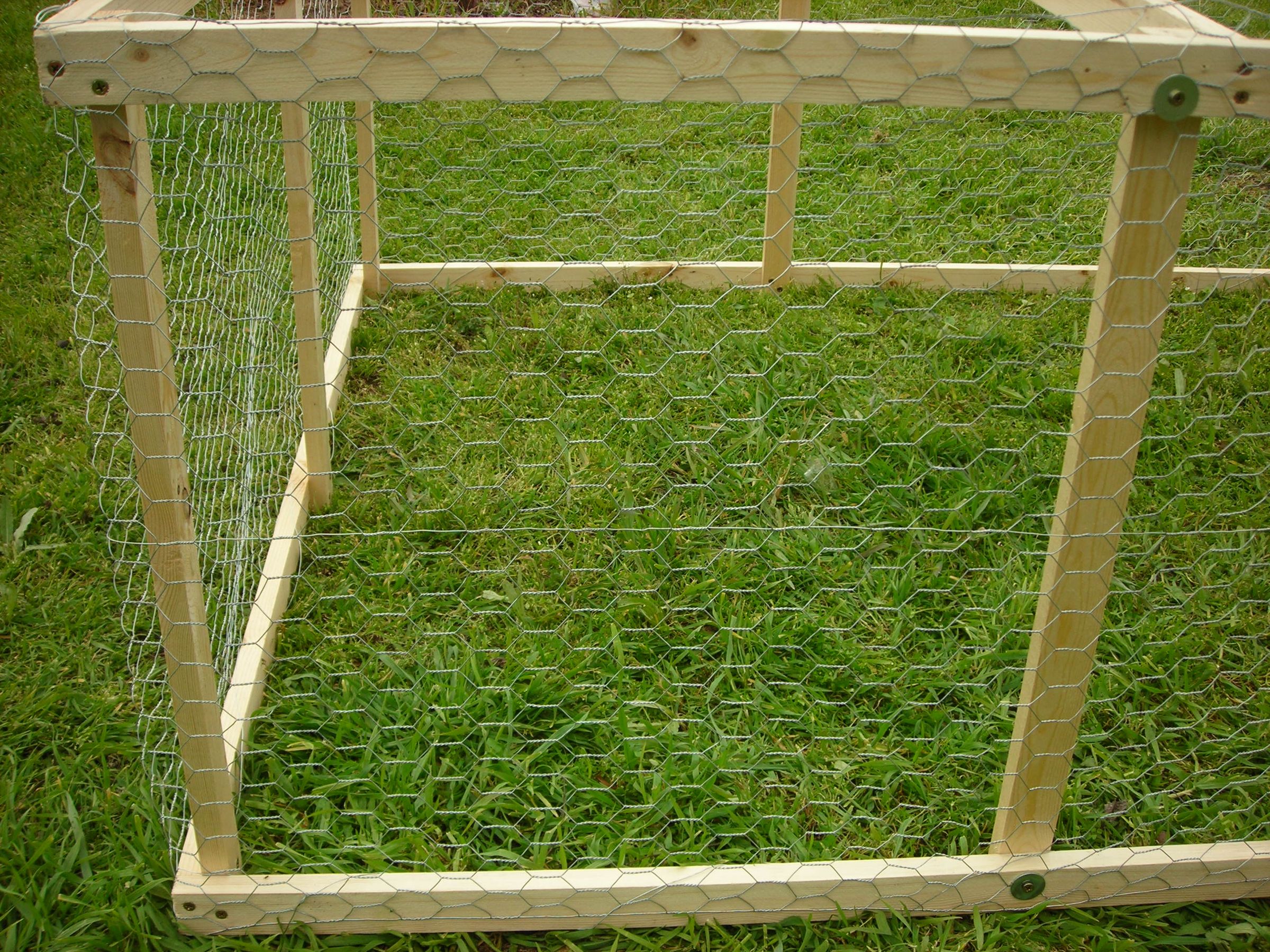 Simple Chicken Tractor : 7 Steps - Instructables