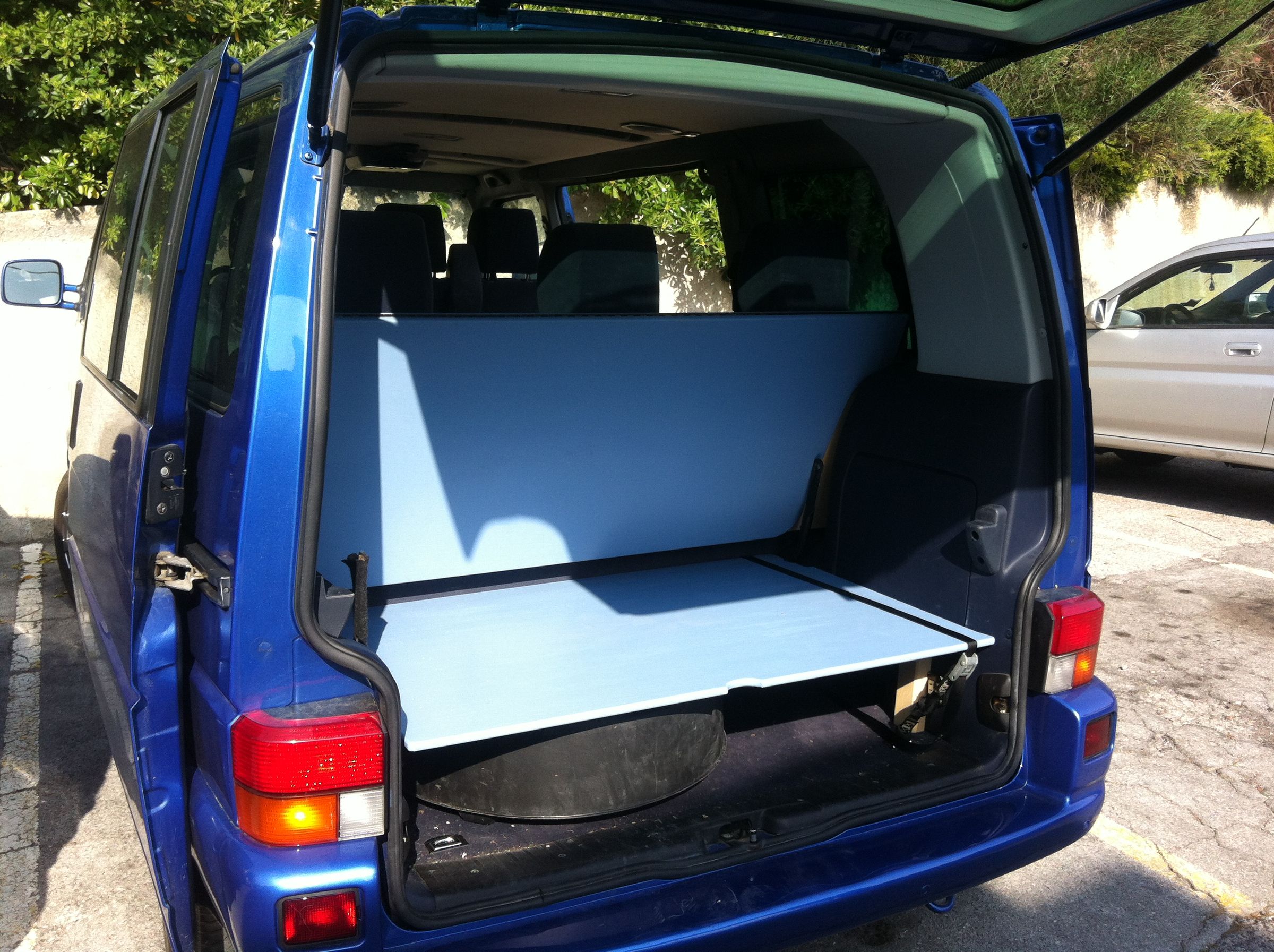 Simple Conversion of VW T4 Caravelle 9 Seats in a Campervan : 8 Steps ...