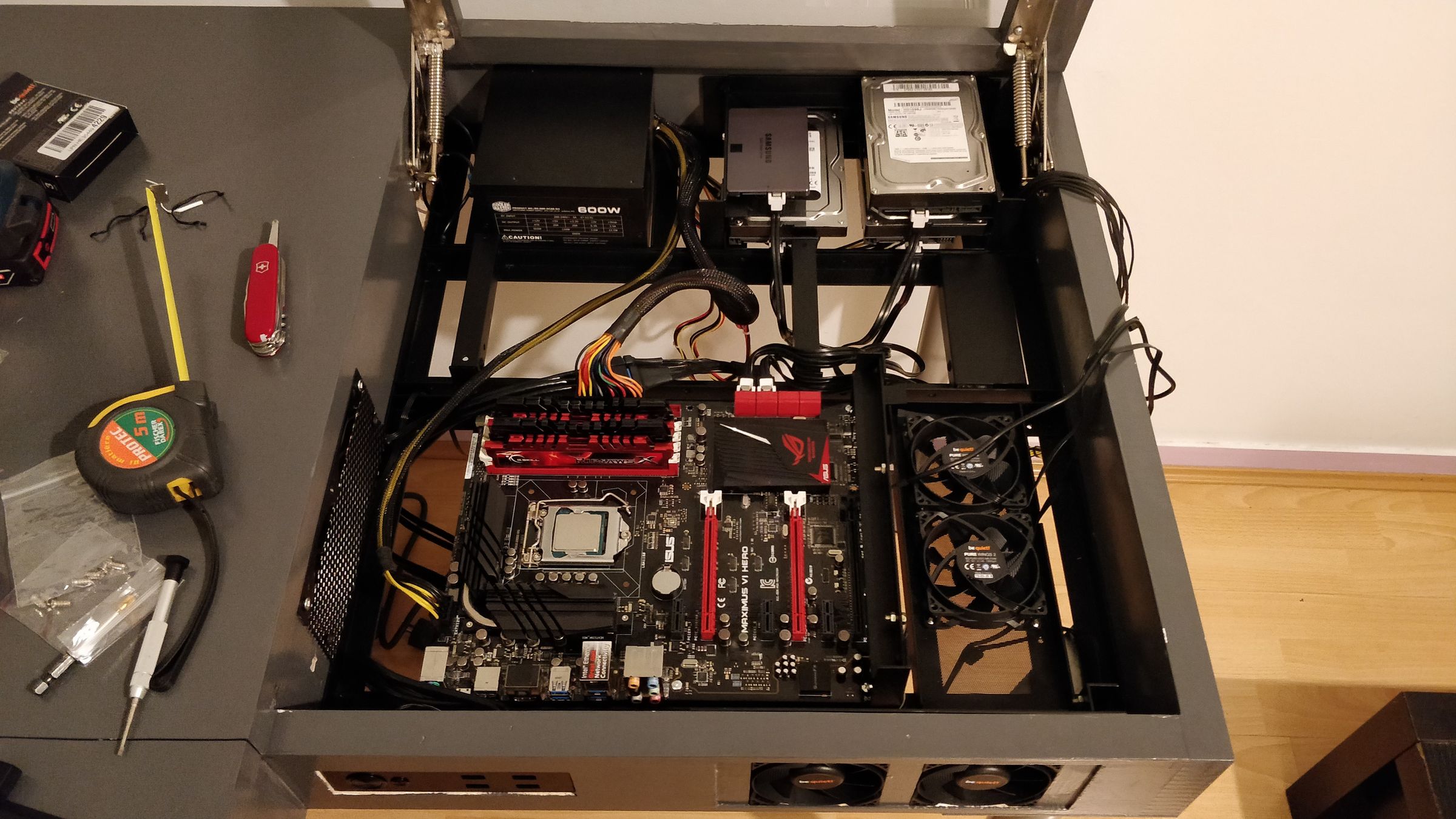 Desk With Built-in Computer and Laptop Height Stand : 10 Steps (with ...