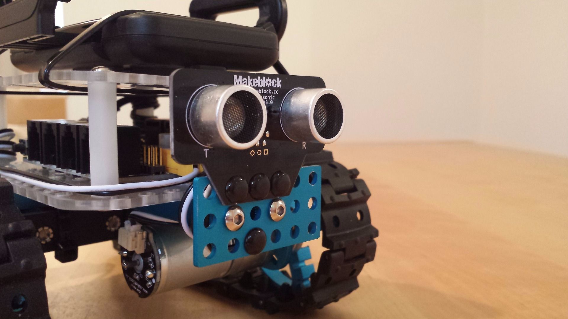 Smart Robot With Vision and Voice Control : 8 Steps - Instructables