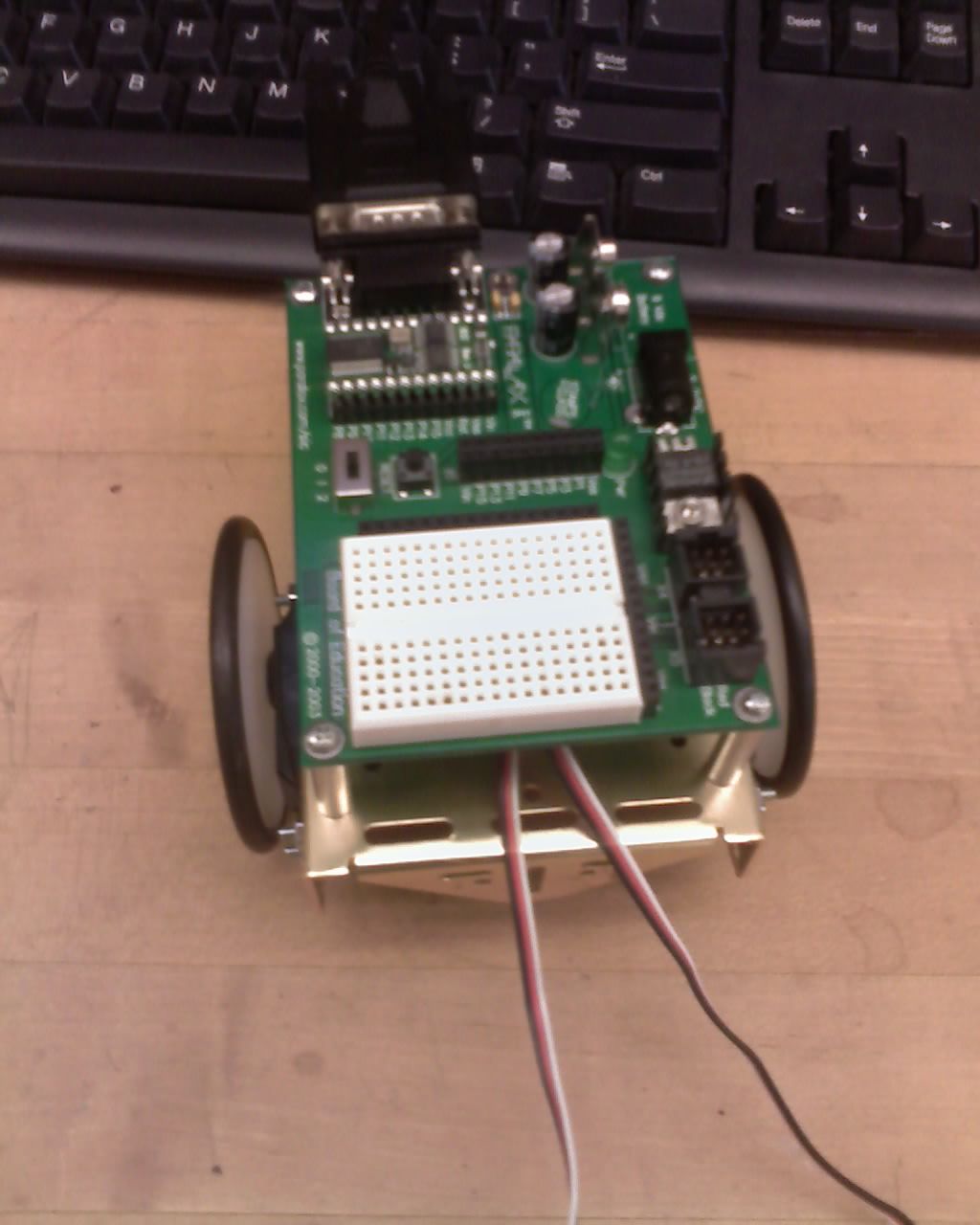 How to Make a Parallax BOE-Bot Using the Basic Stamp Chip : 7 Steps ...