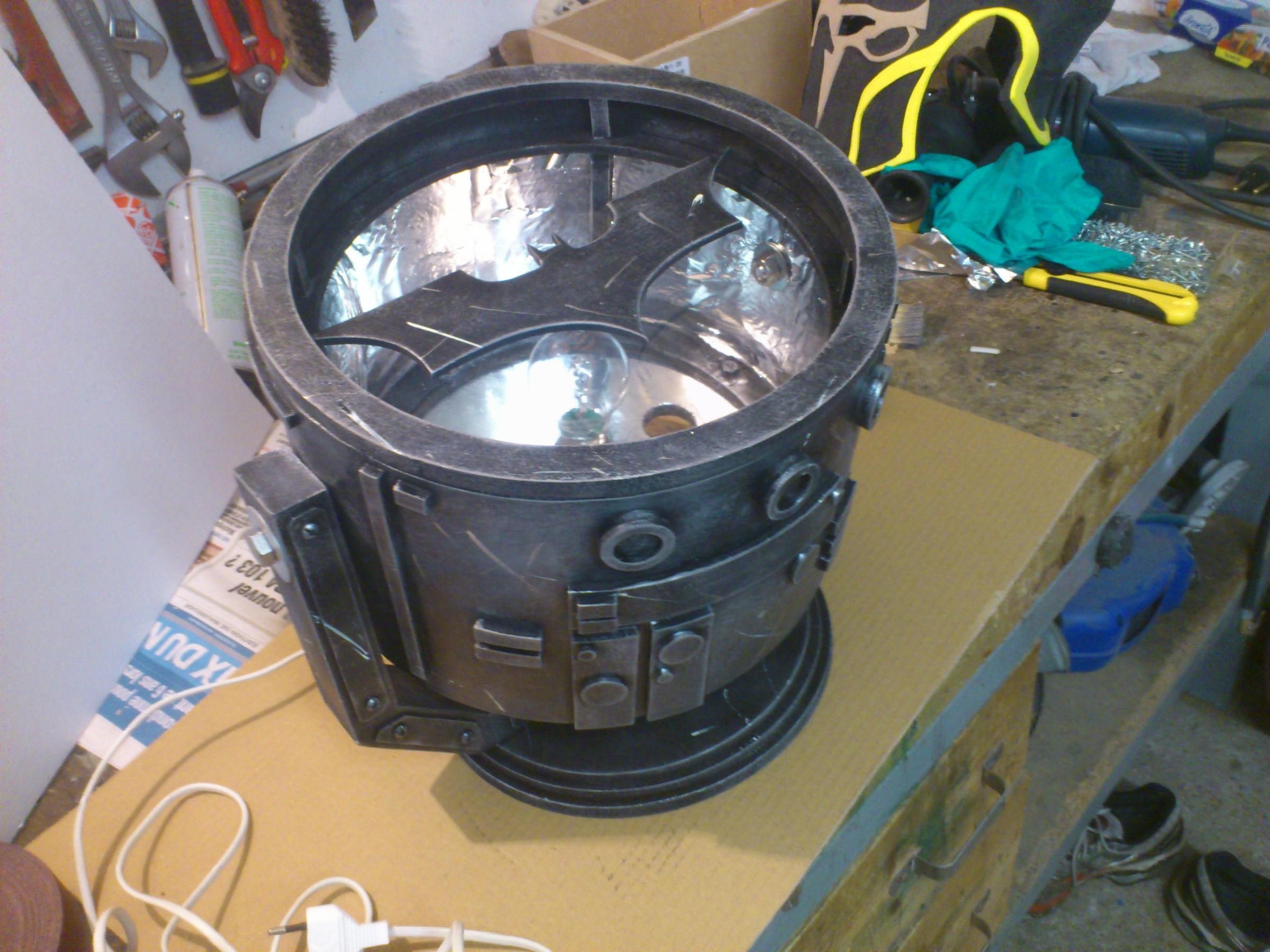 How to Make a BAT-signal : 8 Steps (with Pictures) - Instructables