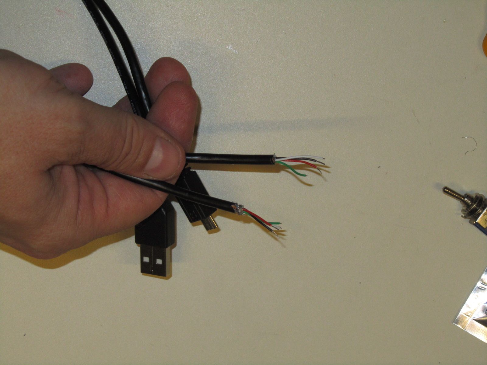 On/Off Switch for a USB-Powered Device : 4 Steps - Instructables