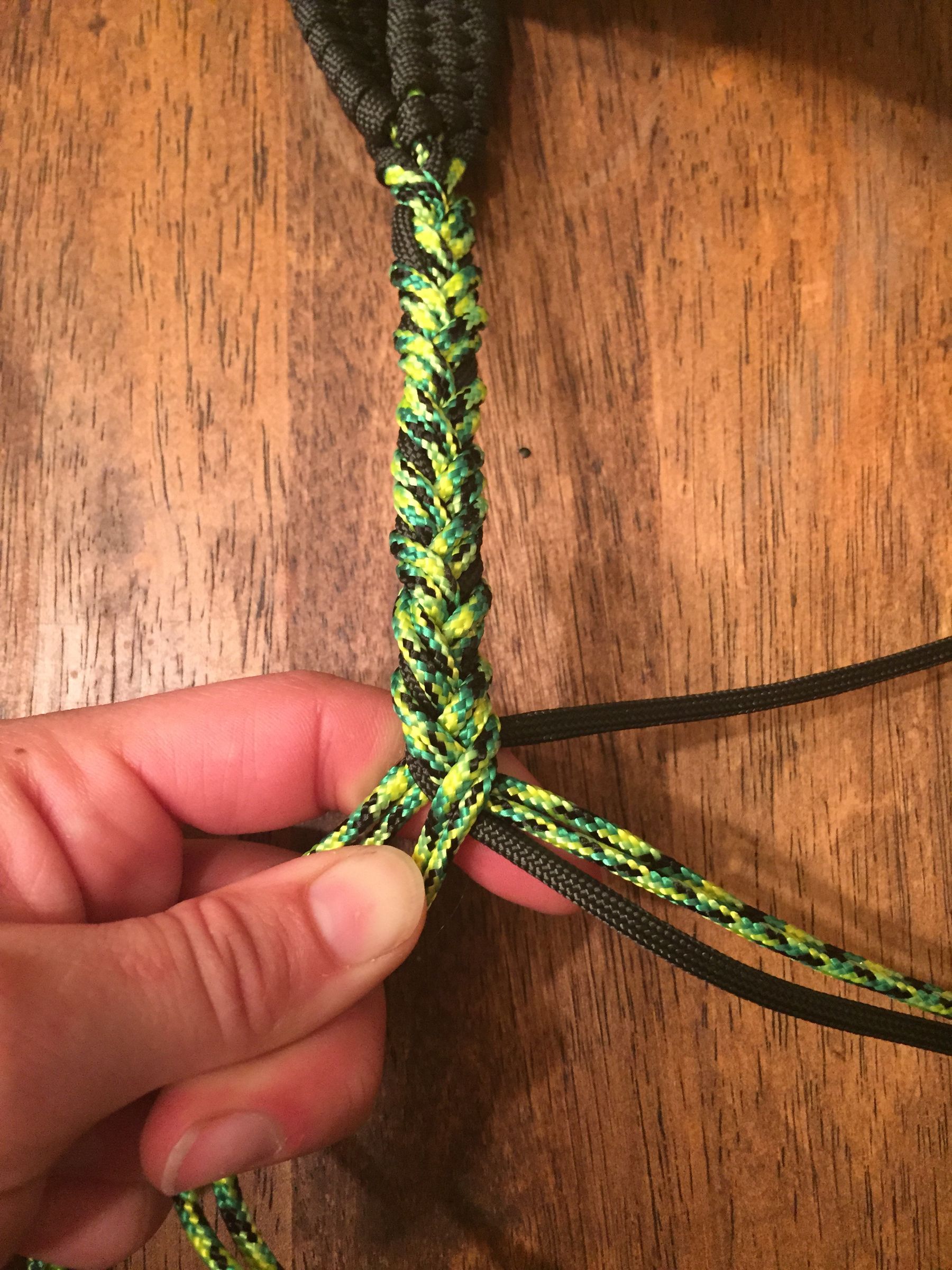 How to Make a Paracord "David's Sling" : 8 Steps (with Pictures ...