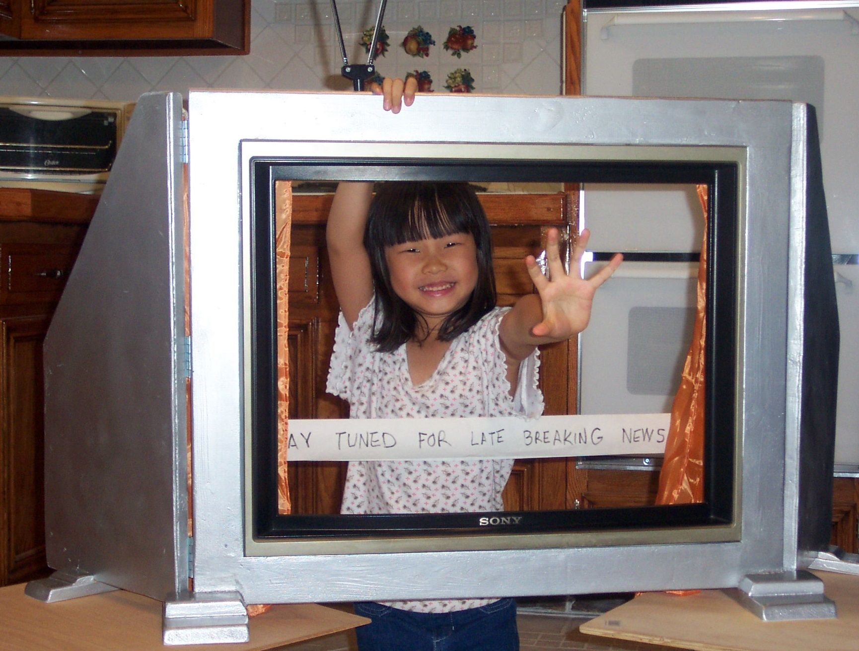 TV Set Cutout : 3 Steps - Instructables