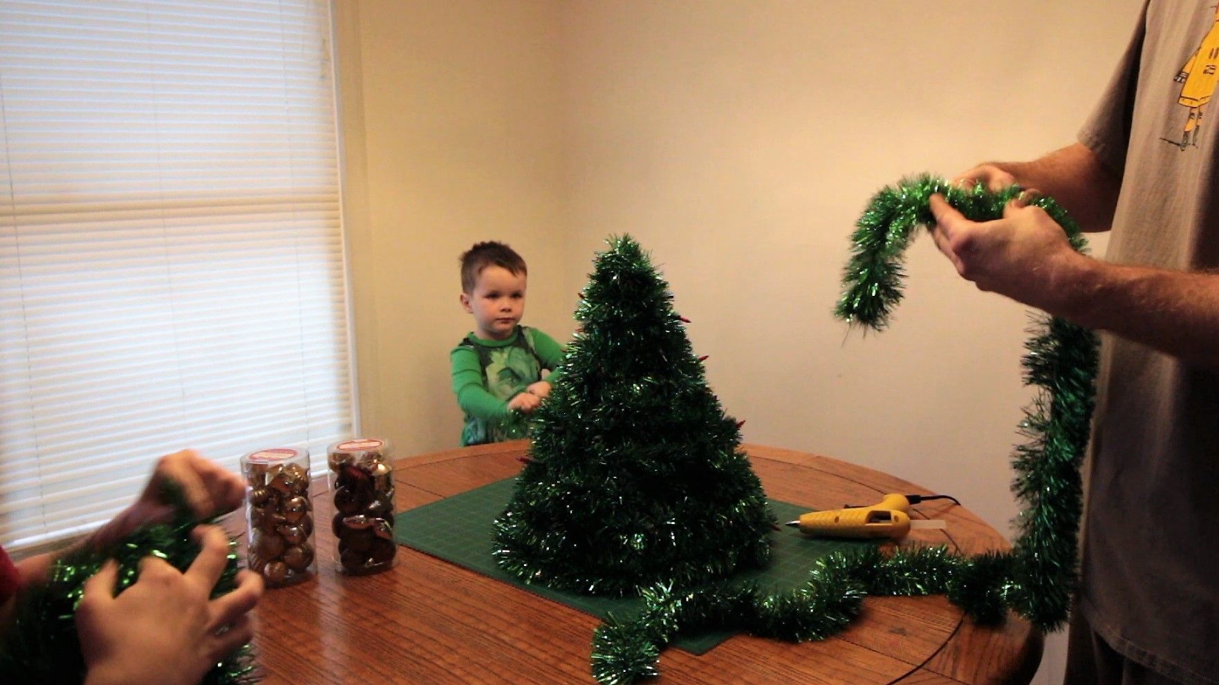 Coat Hanger Christmas Tree : 11 Steps (with Pictures) - Instructables