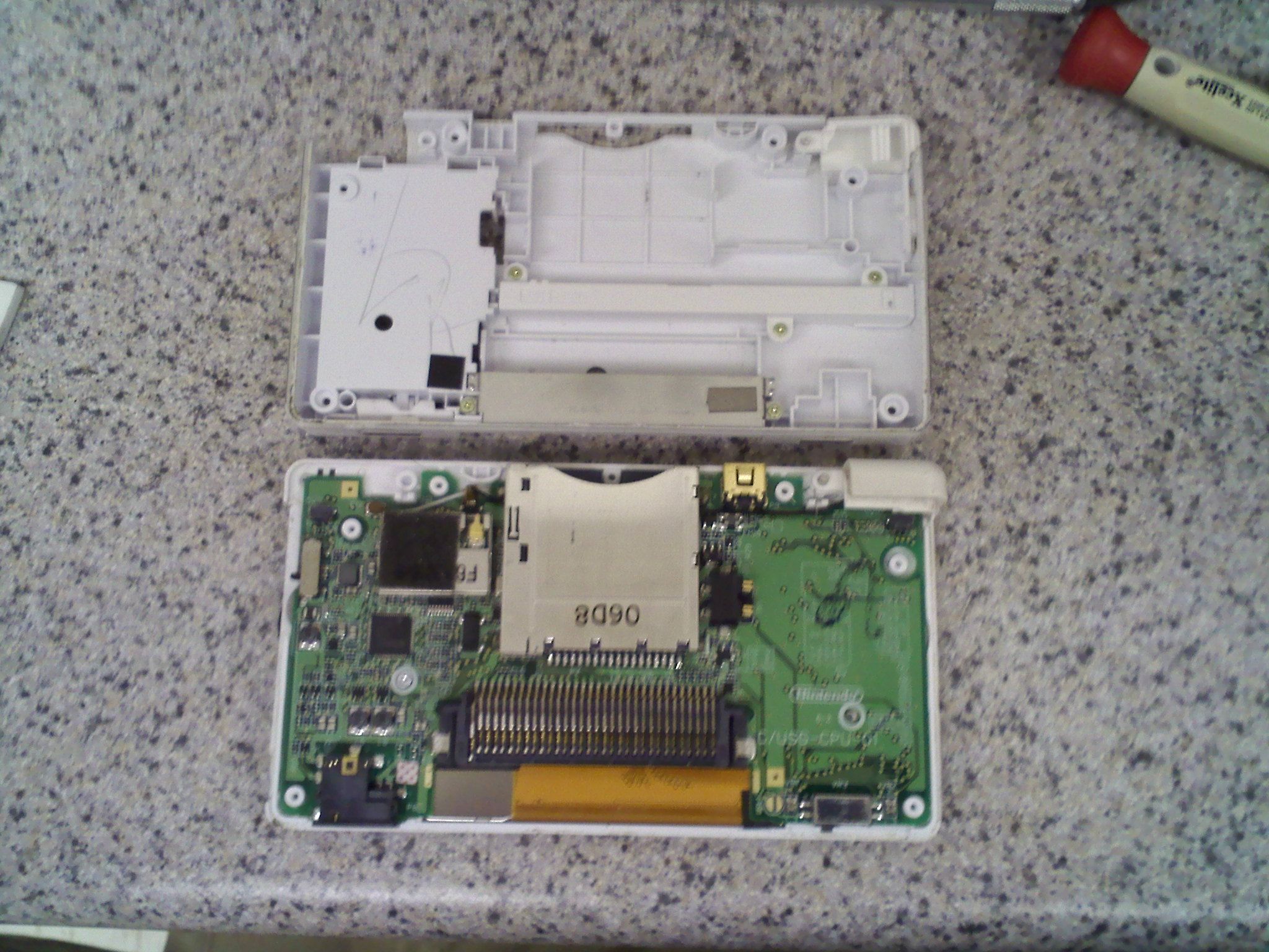 Replace Your Nintendo DS Lite Shell : 5 Steps - Instructables