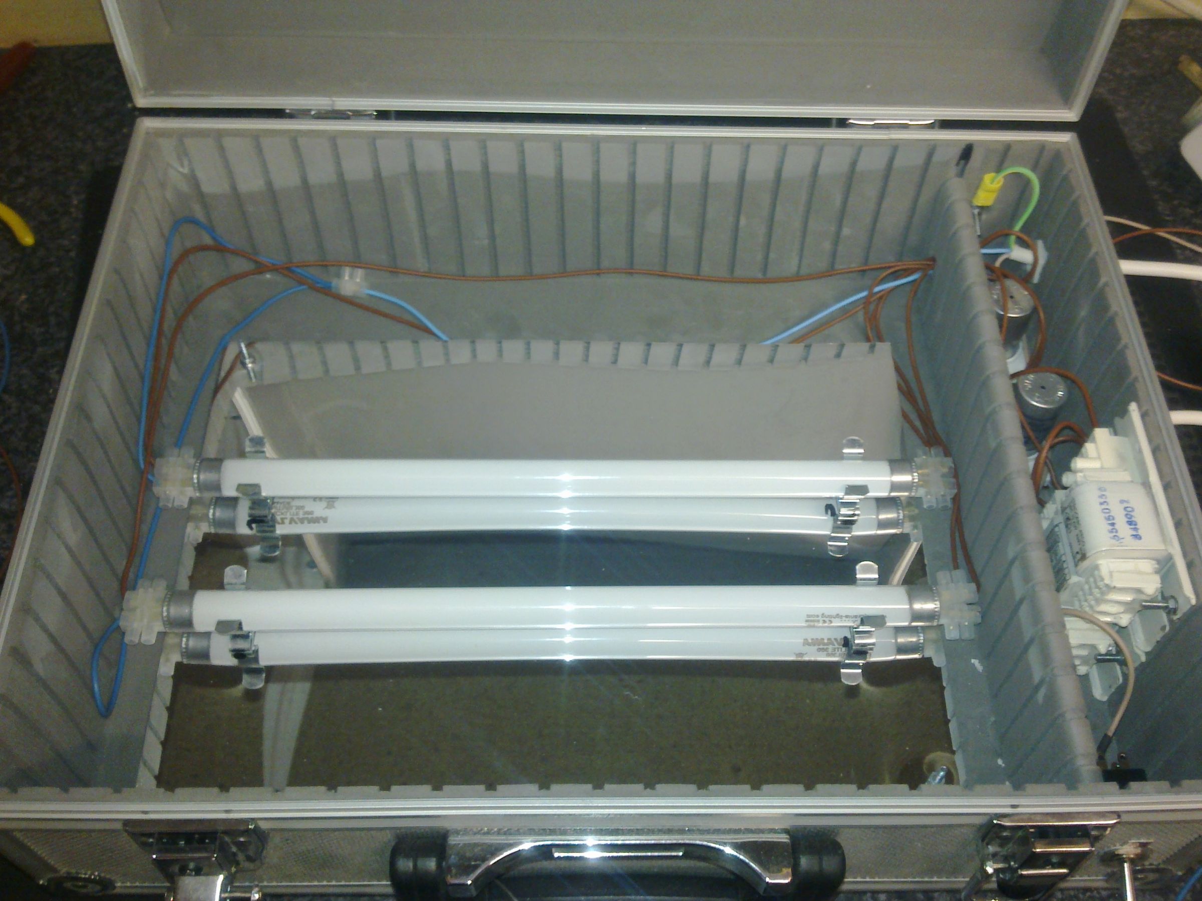 Simple UV Lightbox for PCBs : 14 Steps (with Pictures) - Instructables