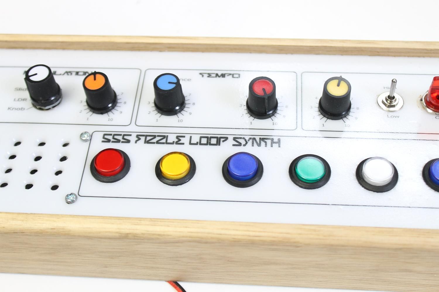 555 Fizzle Loop Synth V4 : 12 Steps (with Pictures) - Instructables