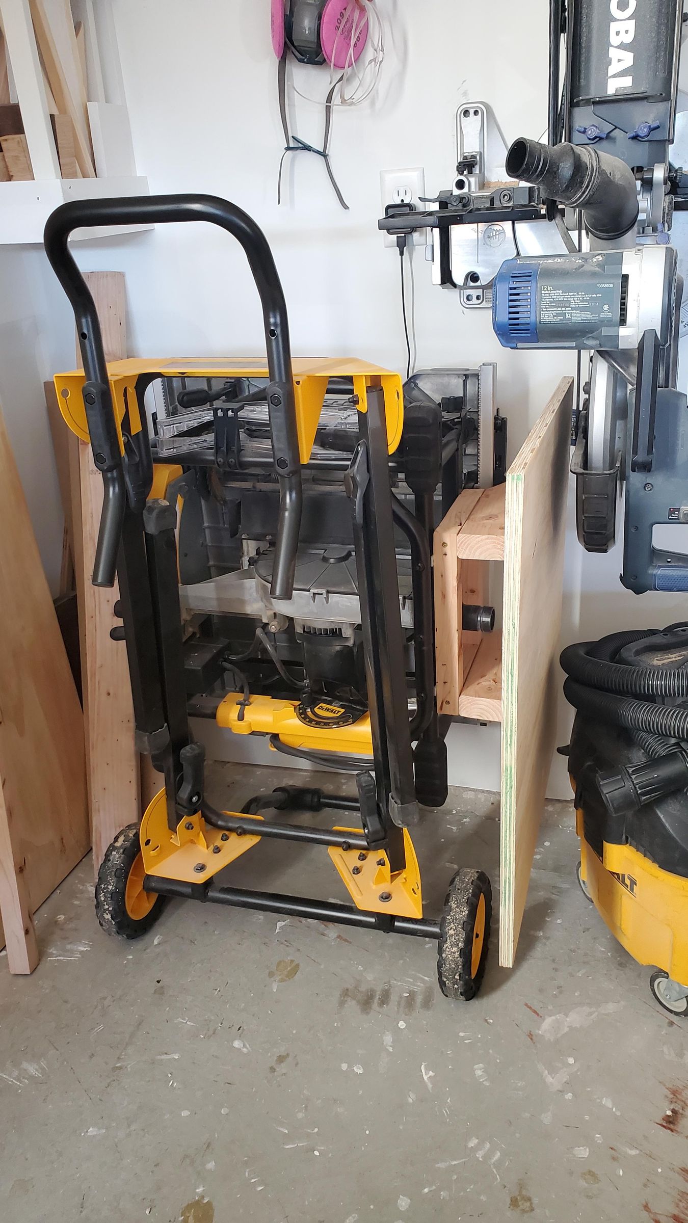 DWE7491 Table Saw Folding Outfeed Table : 8 Steps (with Pictures ...