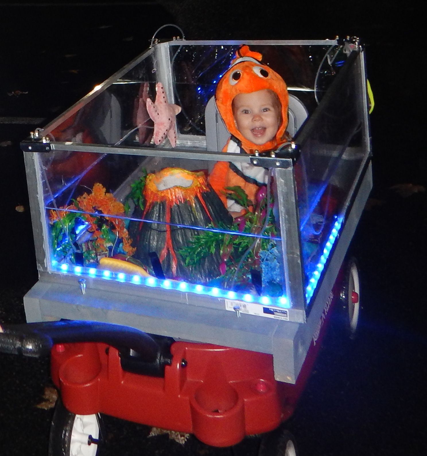 “Finding Nemo” Mobile Aquarium With Bubble Volcano & LEDs : 33 Steps ...