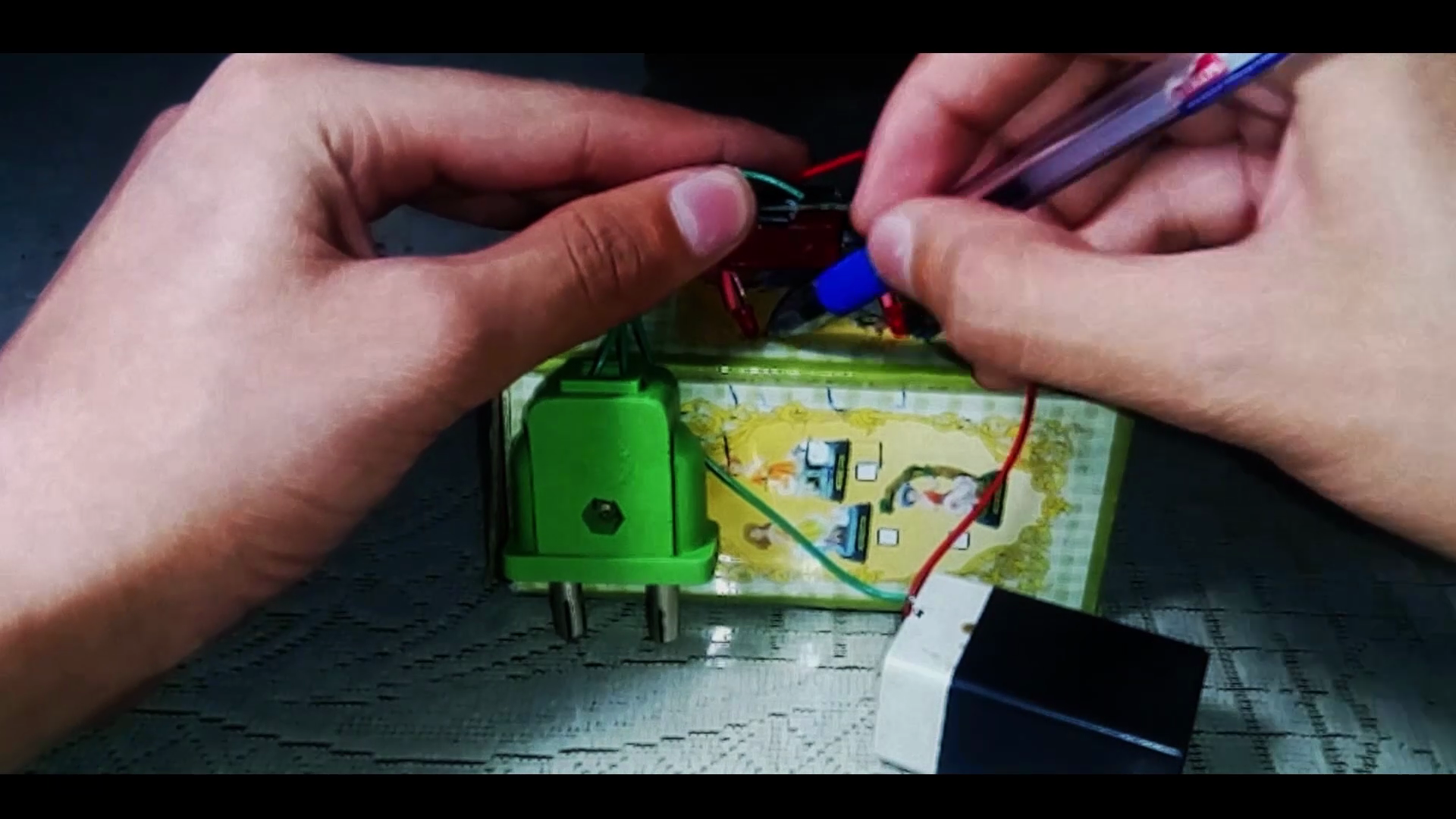 Make Yourself a Dangerous Taser : 10 Steps - Instructables