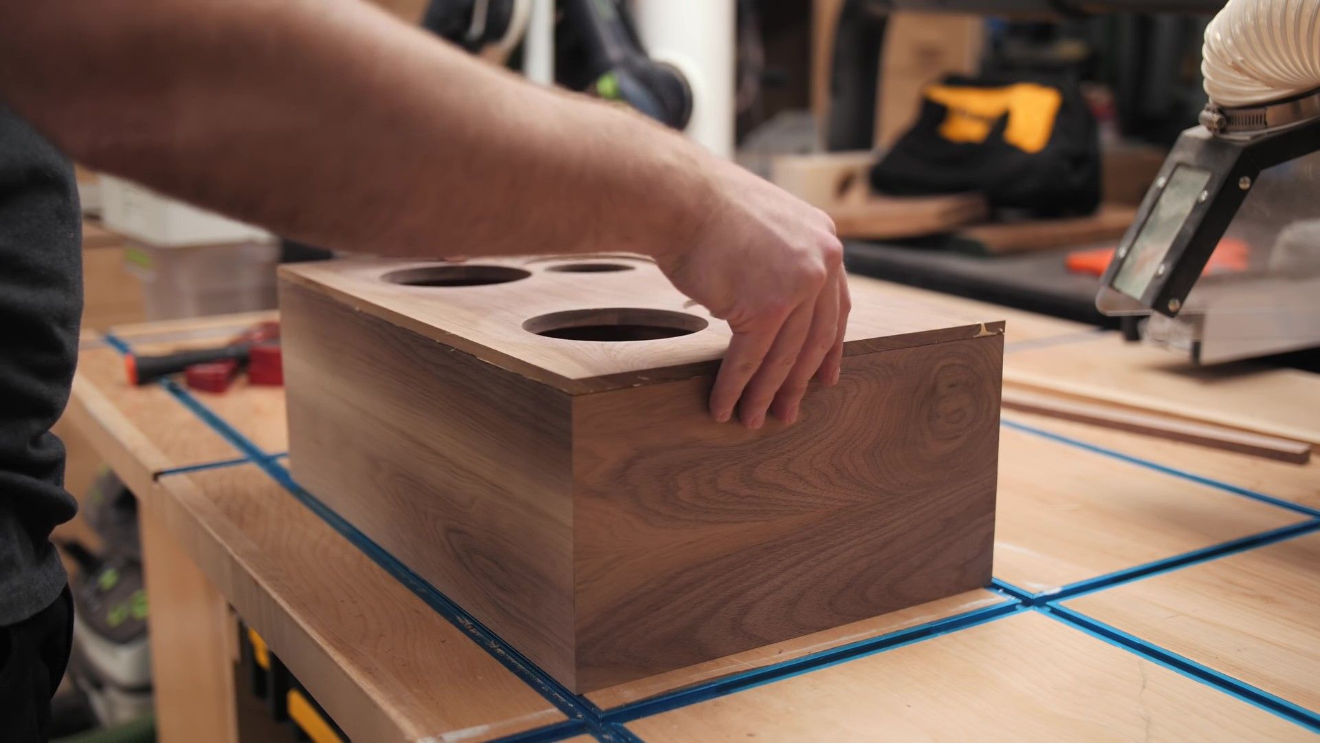 DIY Battery Powered Bluetooth Speaker // How to Build - Woodworking ...