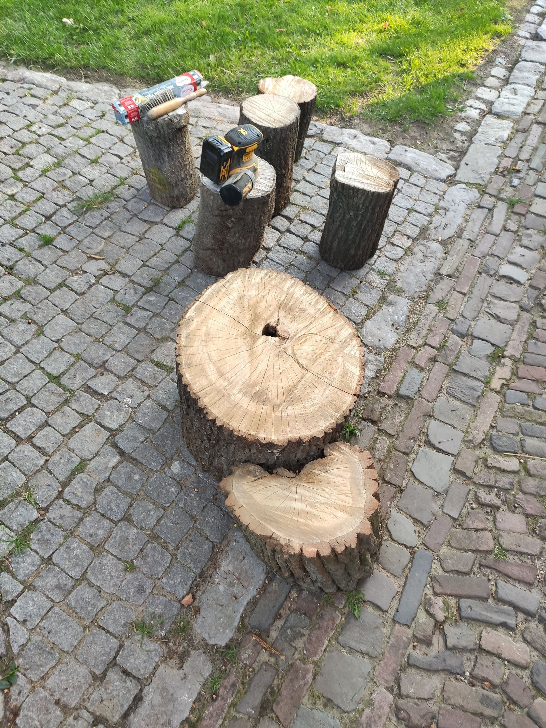 Bottle Cap Tree Trunk Table : 4 Steps (with Pictures) - Instructables