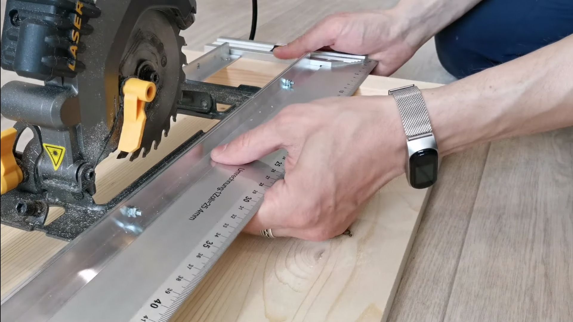 How to Make Very Simple a Circular Saw Crosscut Jig and Router Guide 2 ...