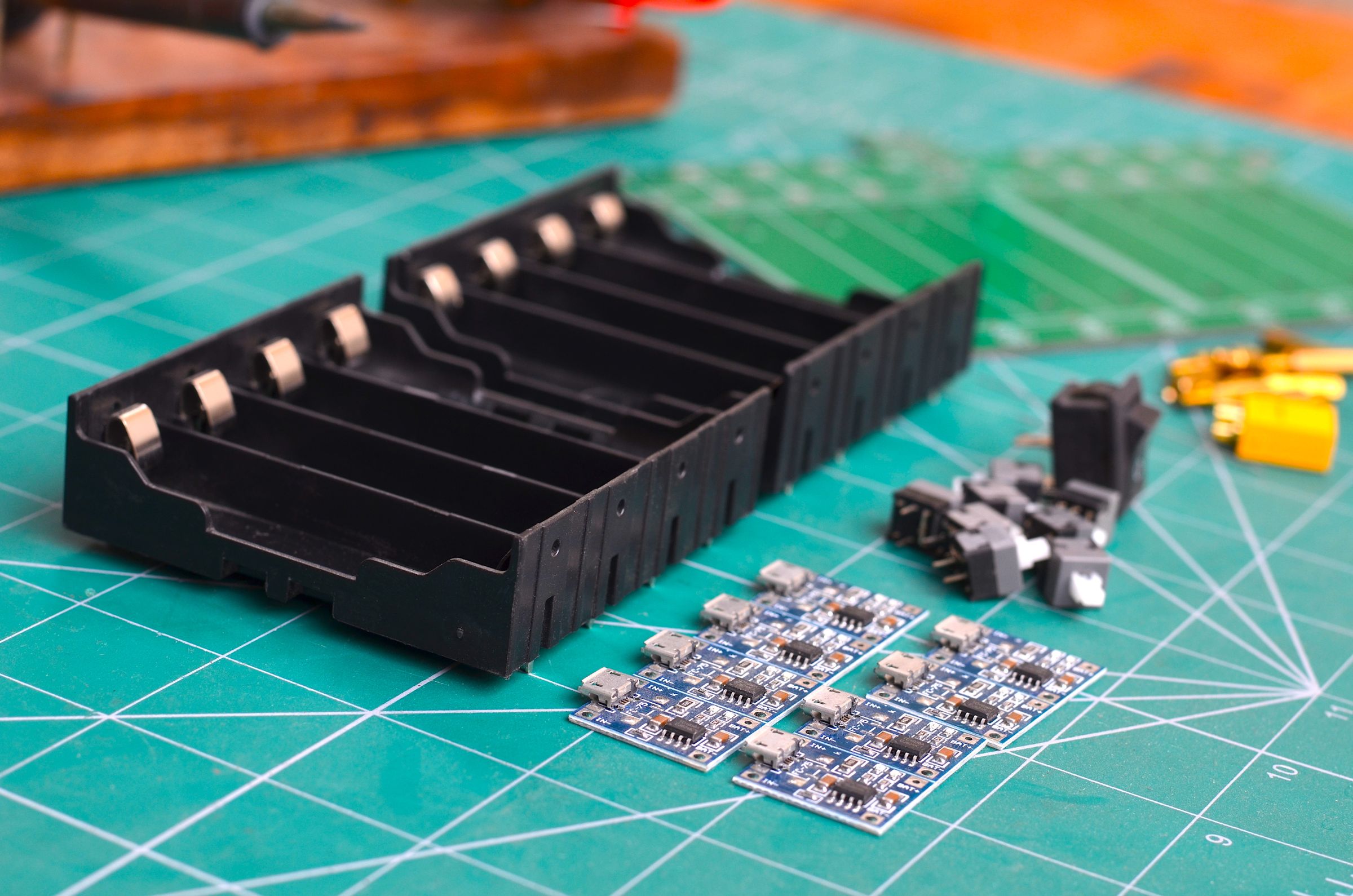 DIY 18650 Lithium Ion Cells Charging Grid : 7 Steps (with Pictures ...