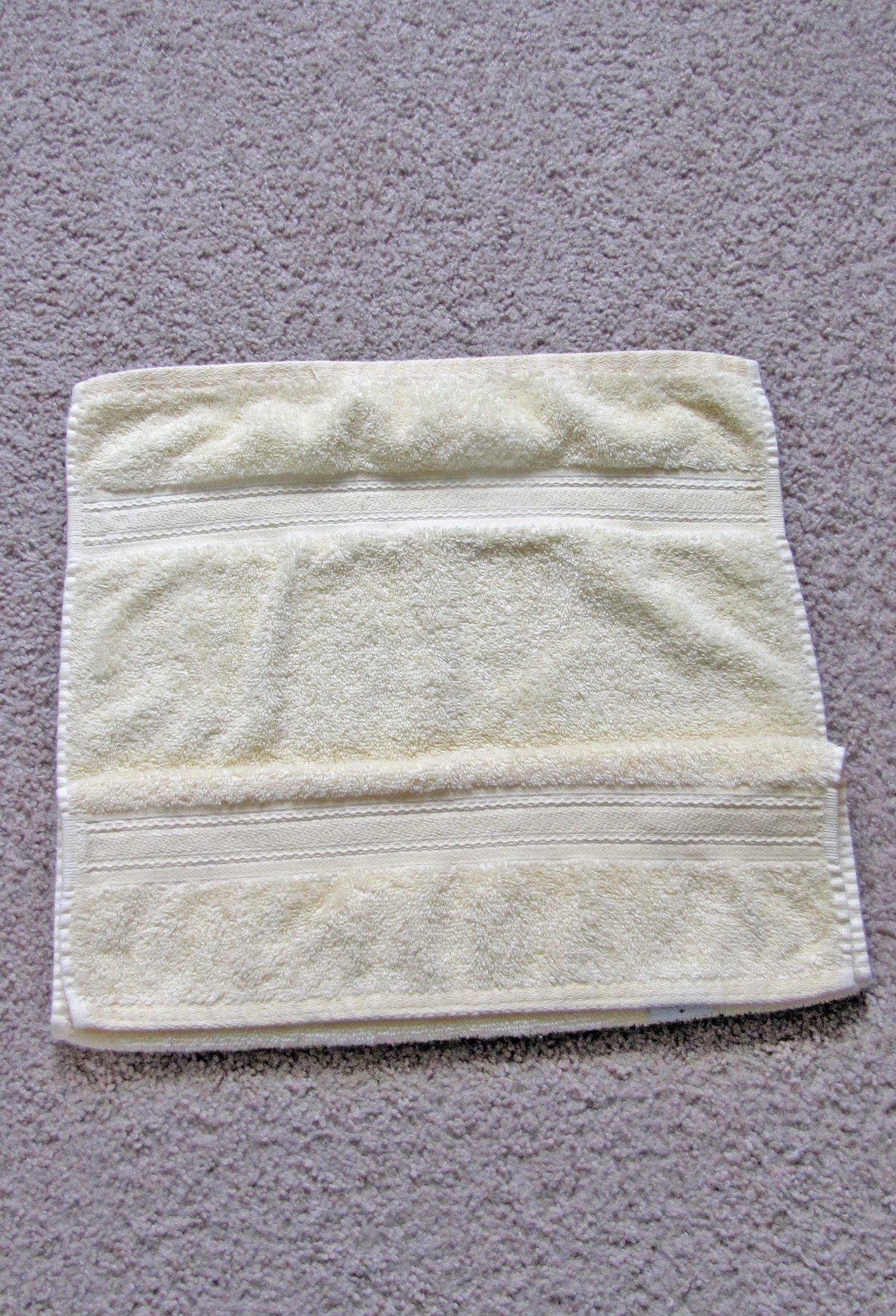 Fold Fancy Towels W/pockets :) : 5 Steps (with Pictures) - Instructables