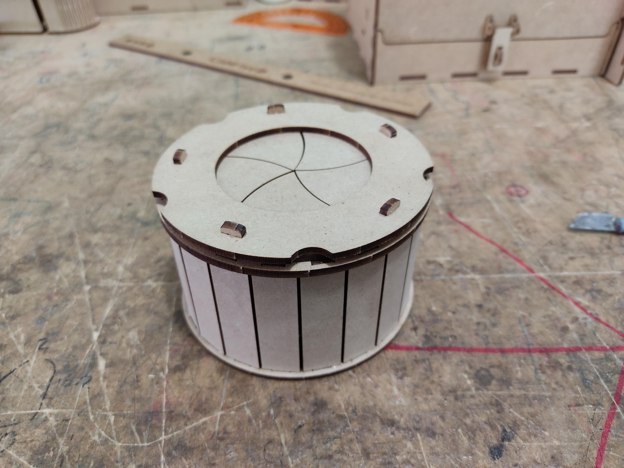 Carter's Lasercut Iris Box V2 : 4 Steps (with Pictures) - Instructables