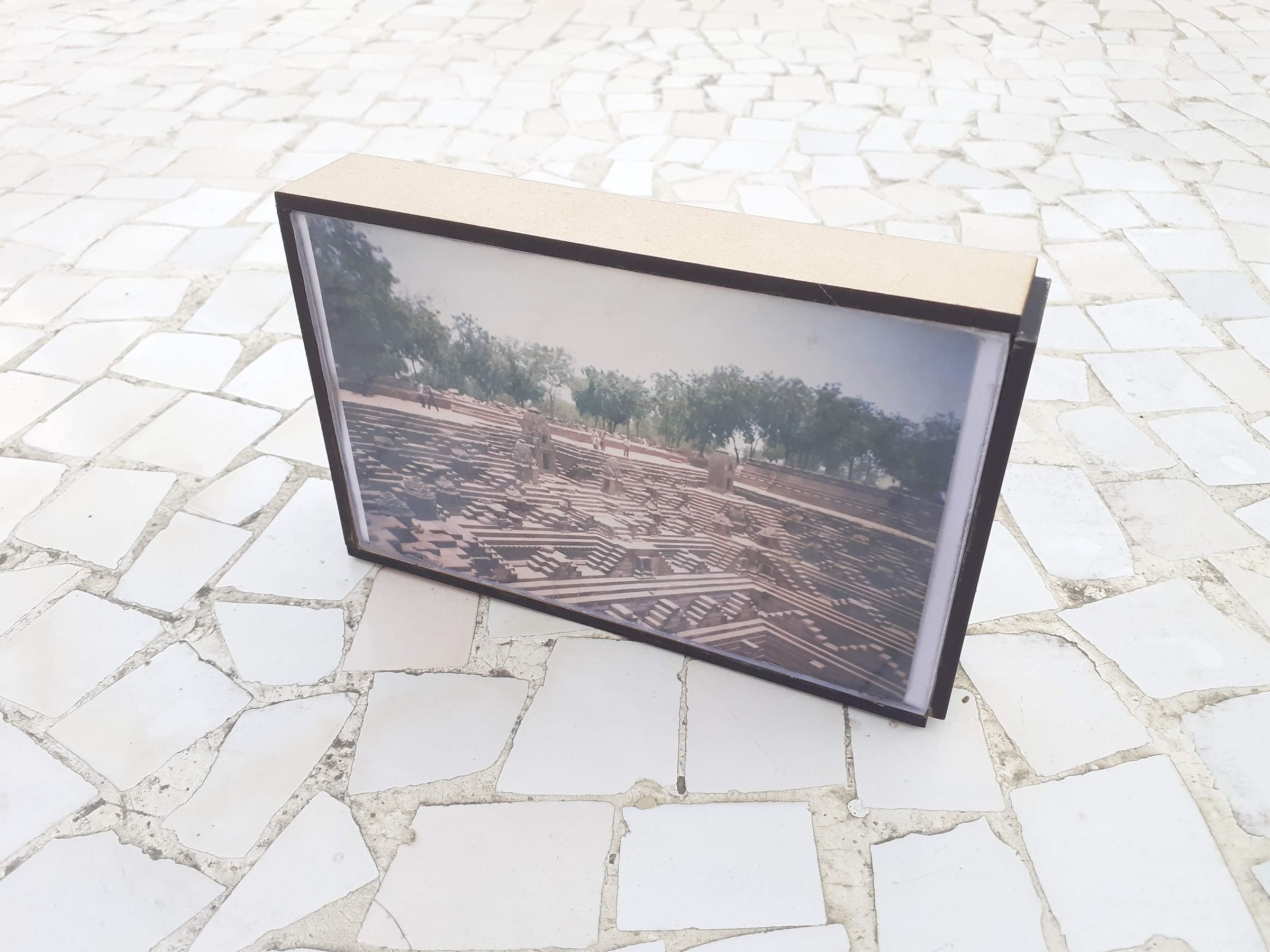 Secret Compartment in Photo Frame : 4 Steps (with Pictures) - Instructables