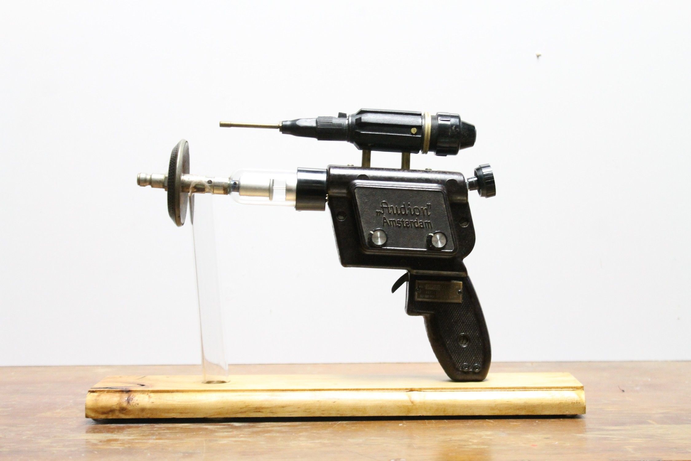 Ray Gun With Laser Sound Effects : 19 Steps (with Pictures) - Instructables