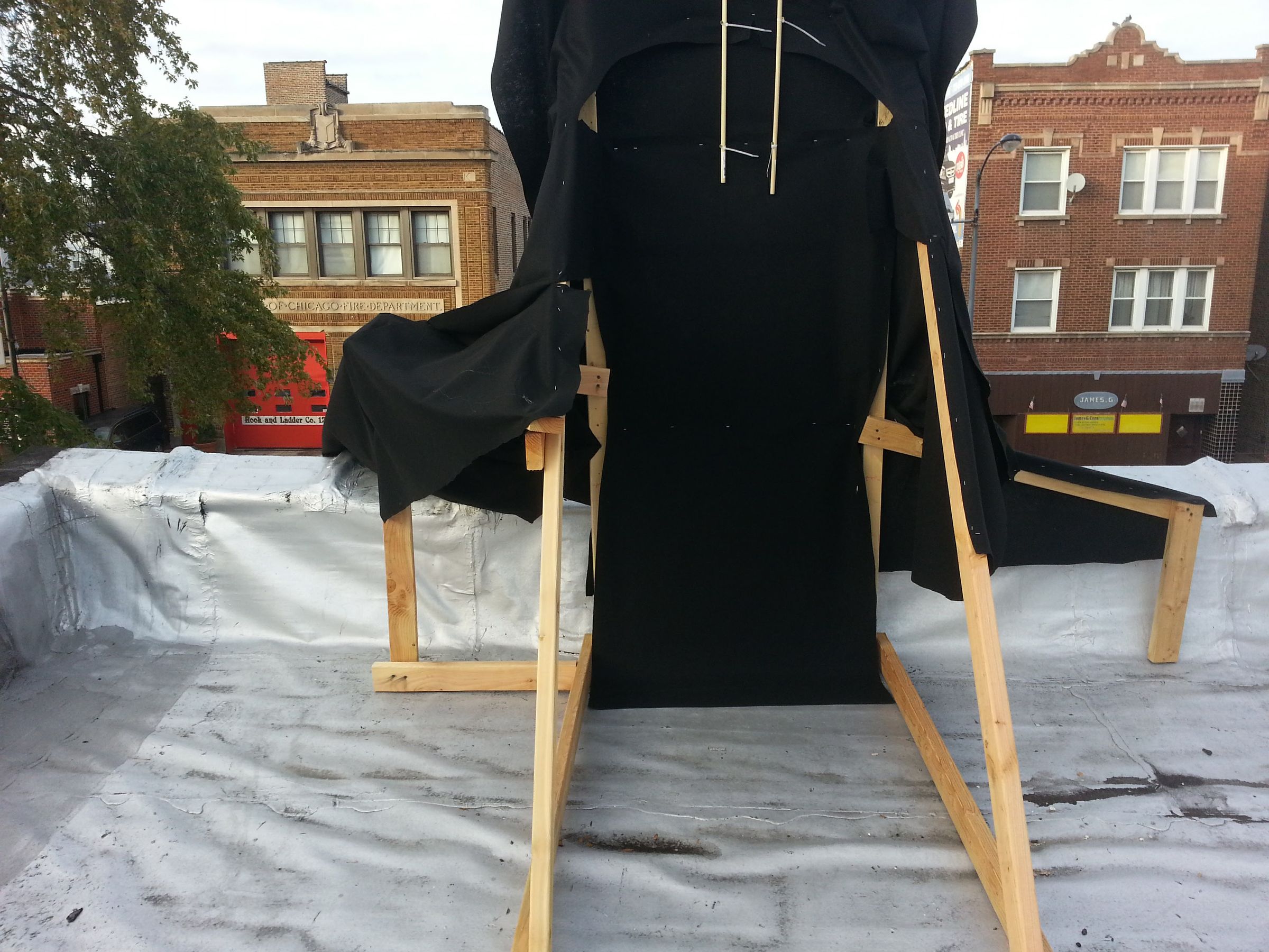 Giant Skeleton Halloween Decoration : 10 Steps (with Pictures ...