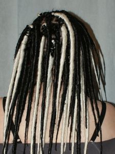 How to Install Single Ended Dreads. : 4 Steps - Instructables