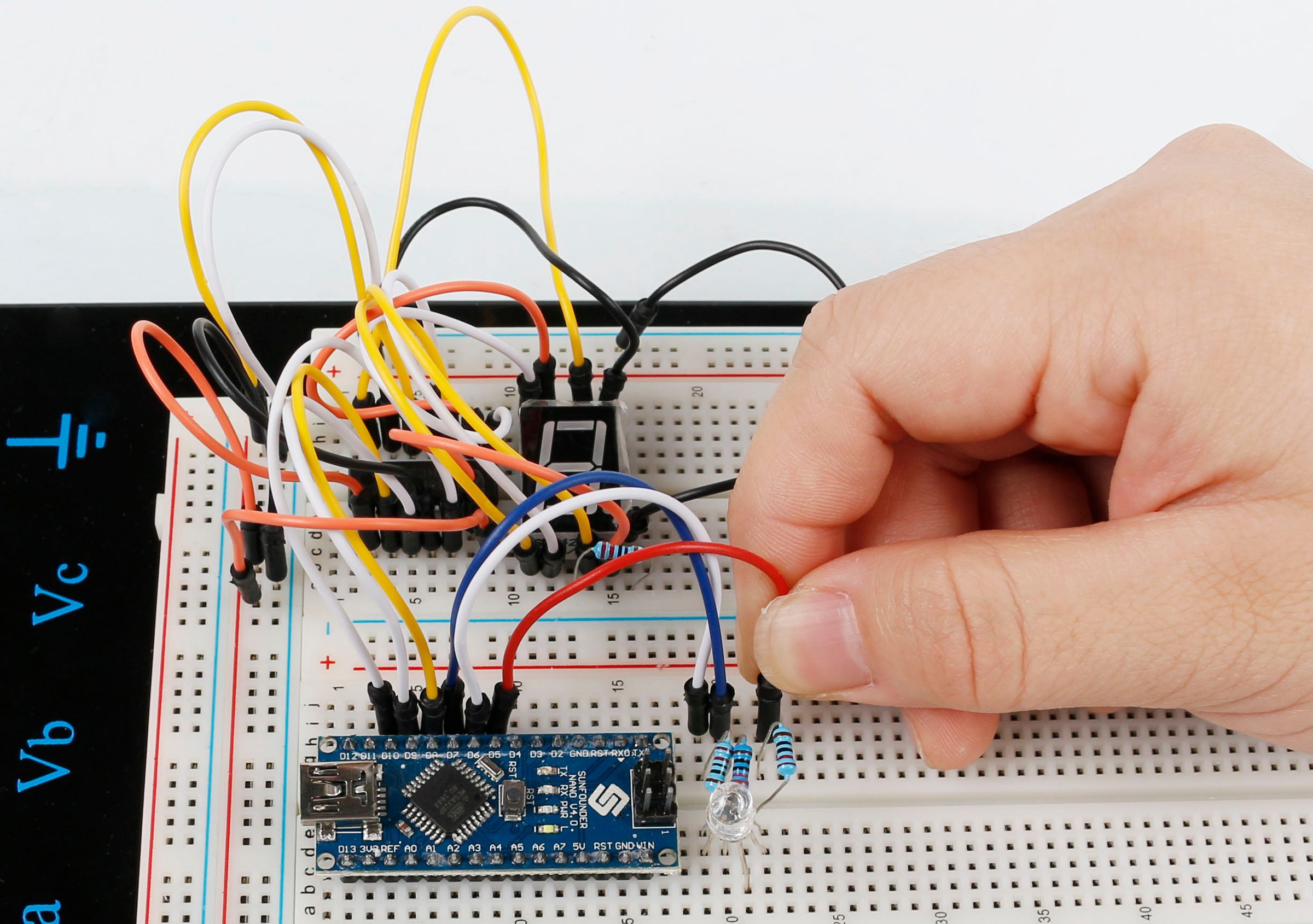 How to Simulate a Traffic Light System With Arduino Nano : 7 Steps - Instructables