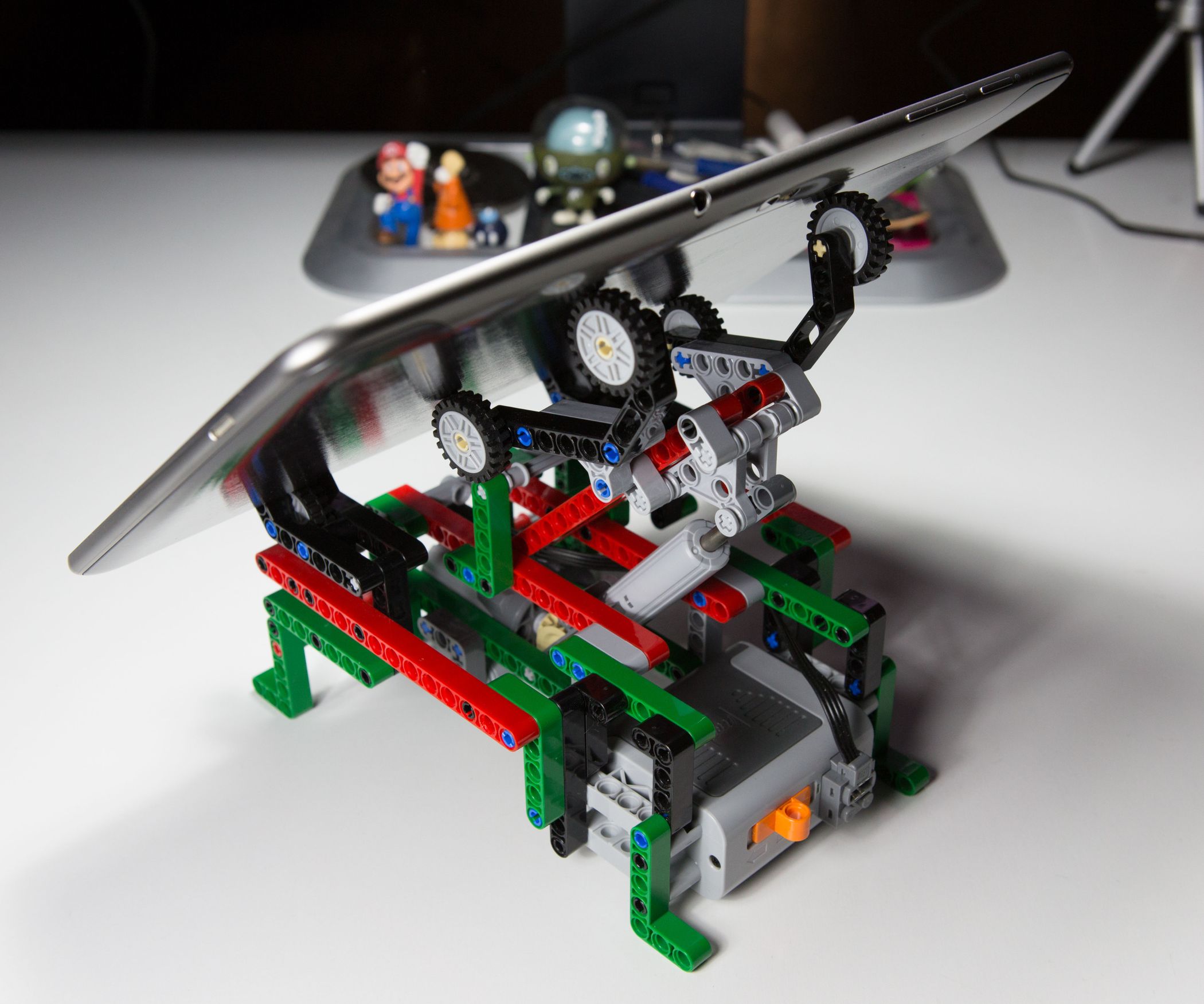 Motorised LEGO Adjustable Tablet Cradle : 3 Steps - Instructables