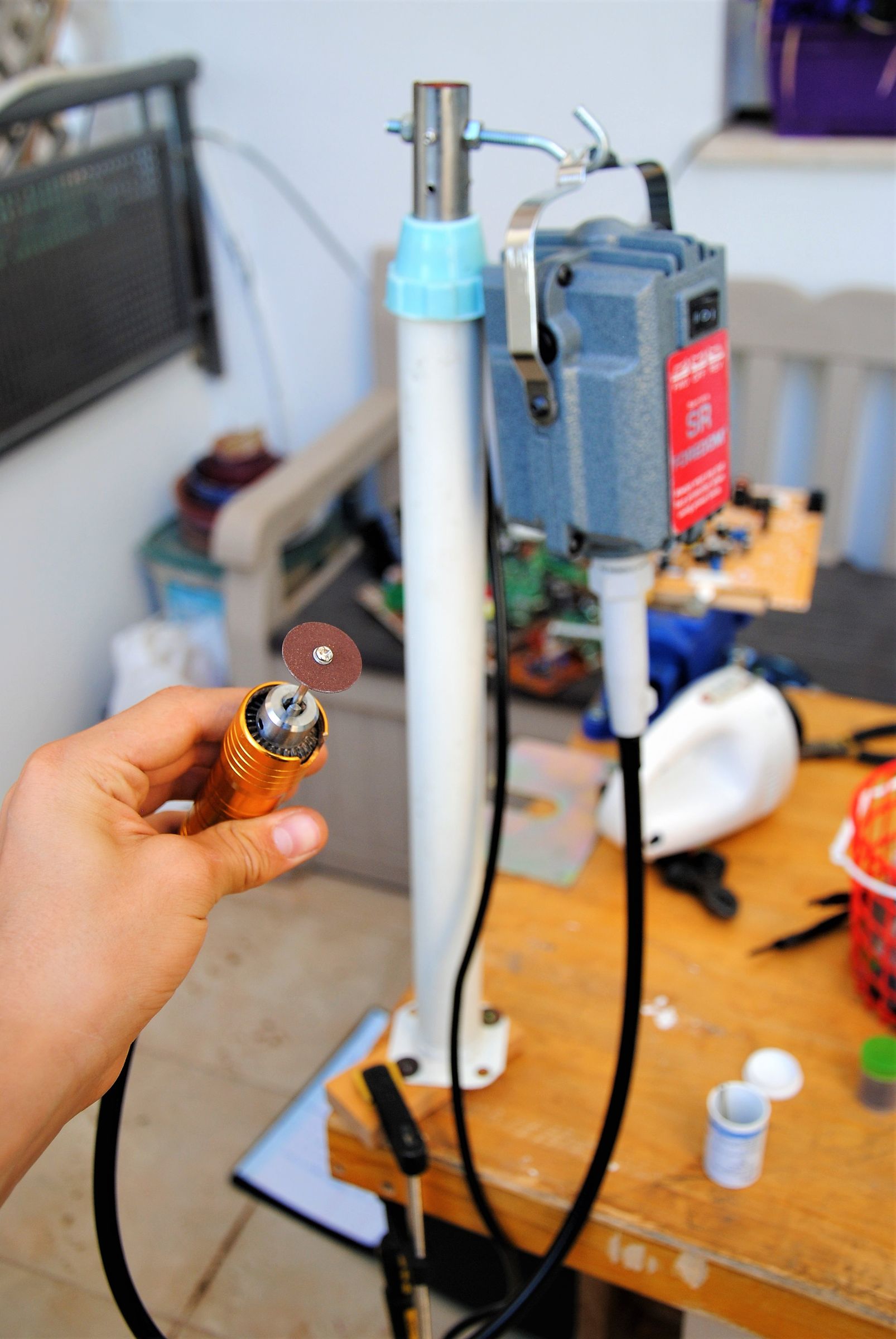 How to Desolder Electronic Components From Circuit Boards - 7 Tips ...