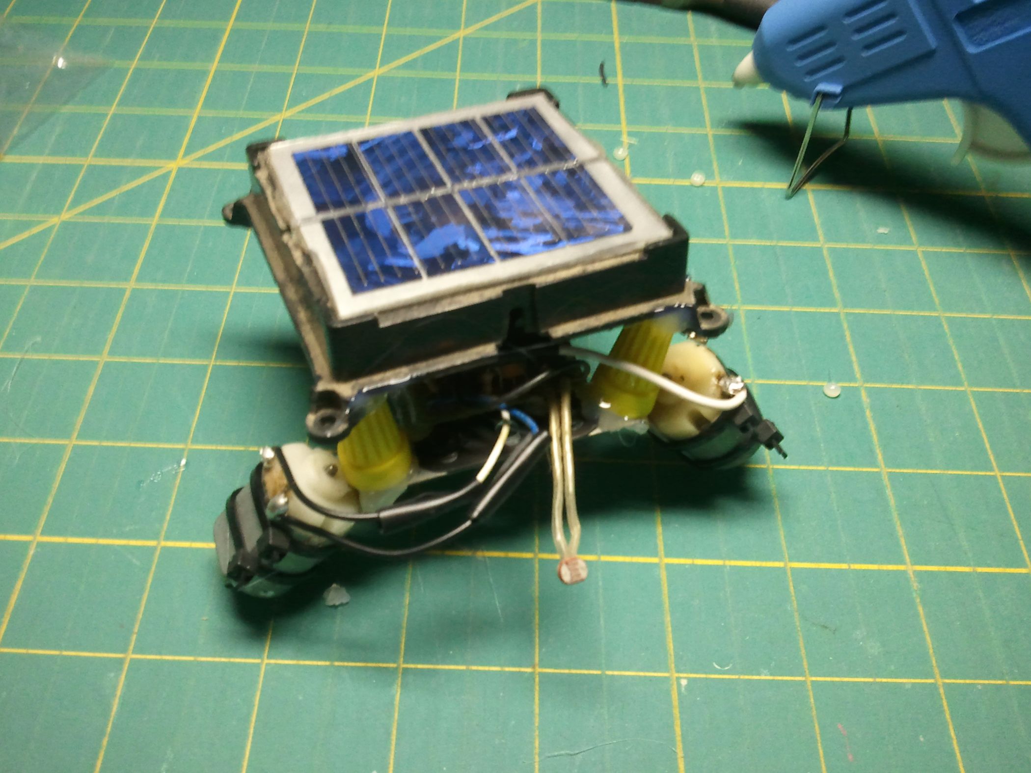 Solar Powered Robot From TRASH!!!! : 6 Steps (with Pictures ...