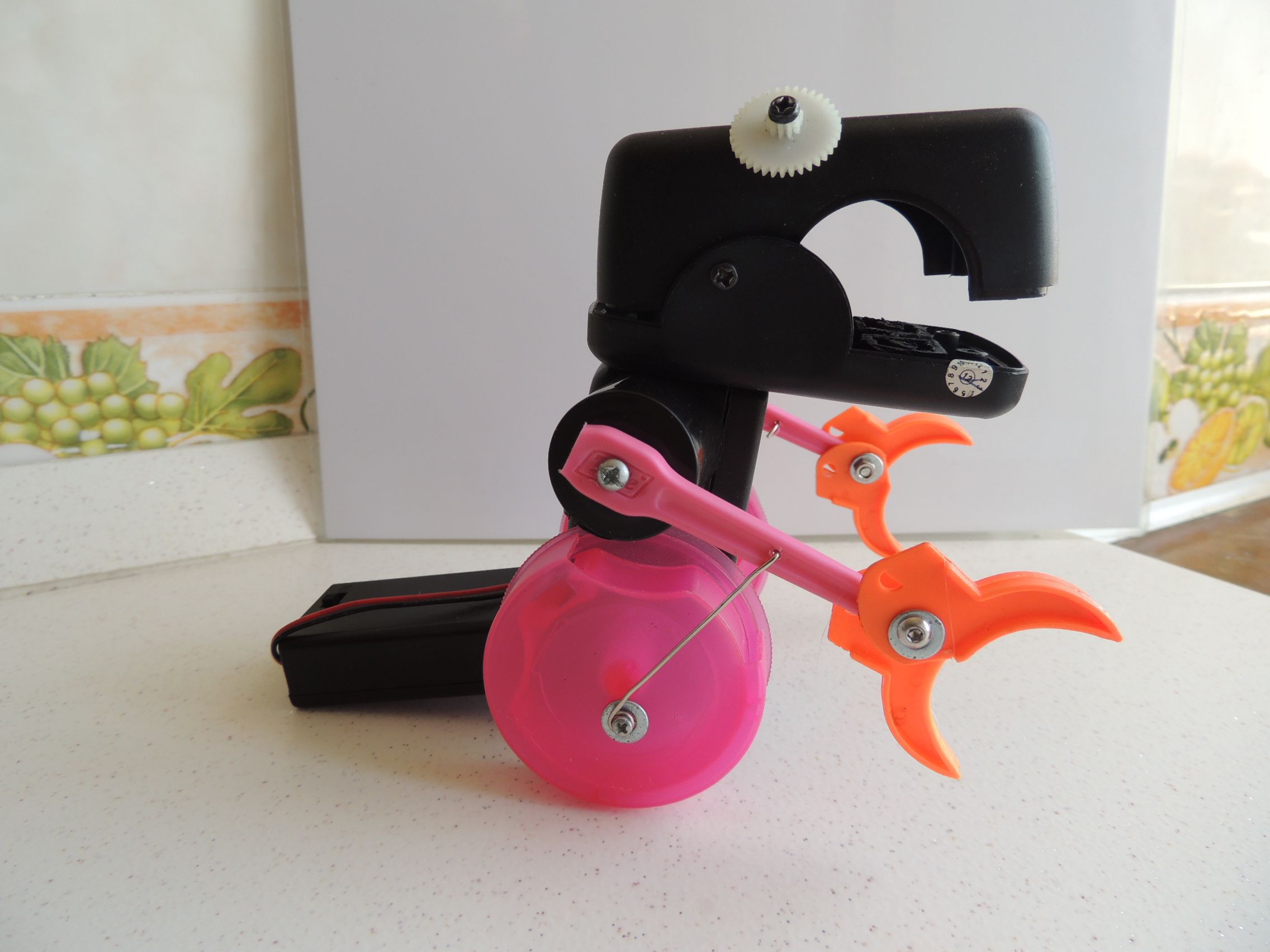 Build a Motorized Dinosaur Using Plastic Trash, in 55 Minutes or Less ...