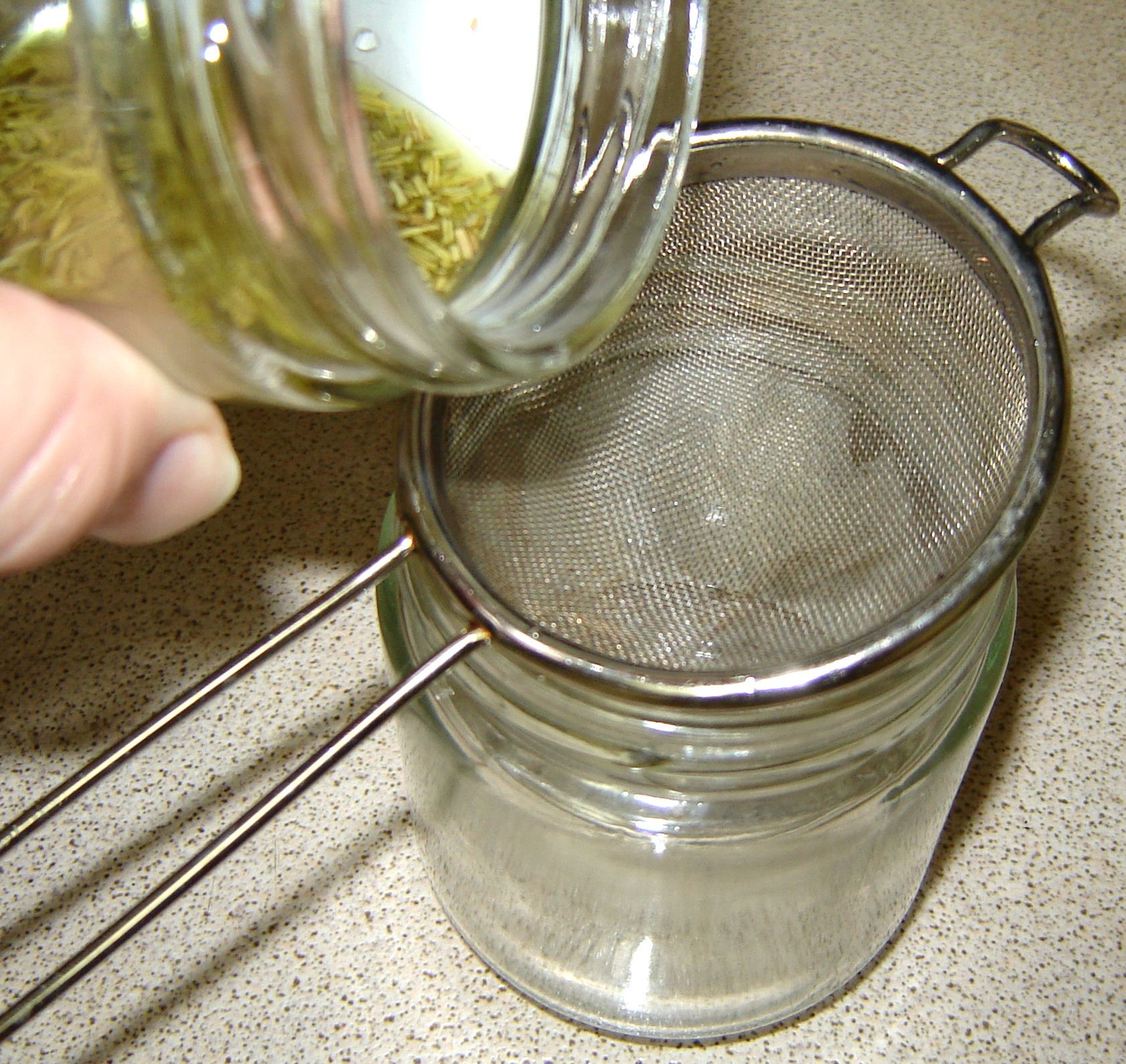How to Make Infused Oil : 6 Steps (with Pictures) - Instructables