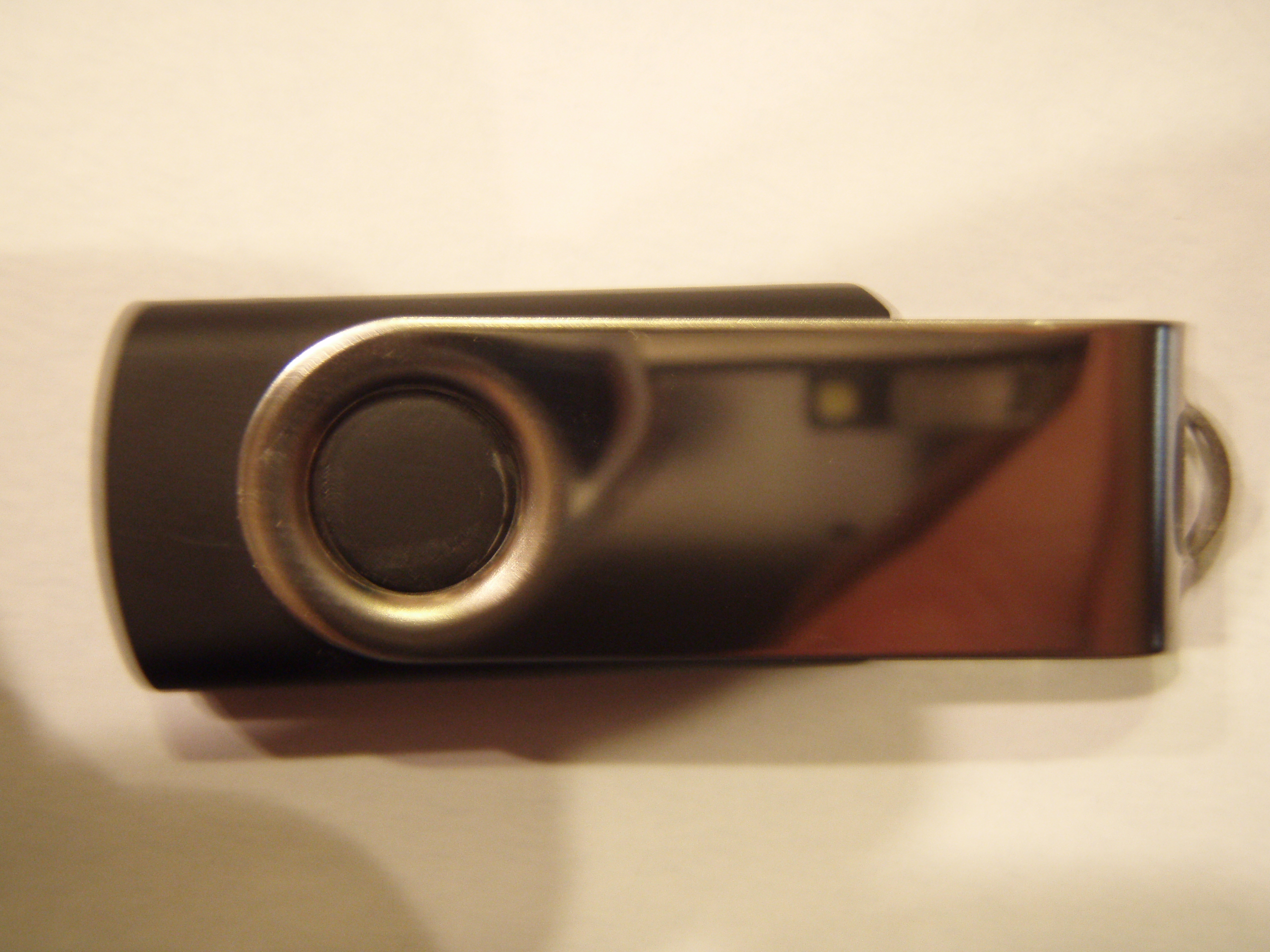 Hot Glue USB Flash Drive : 4 Steps - Instructables