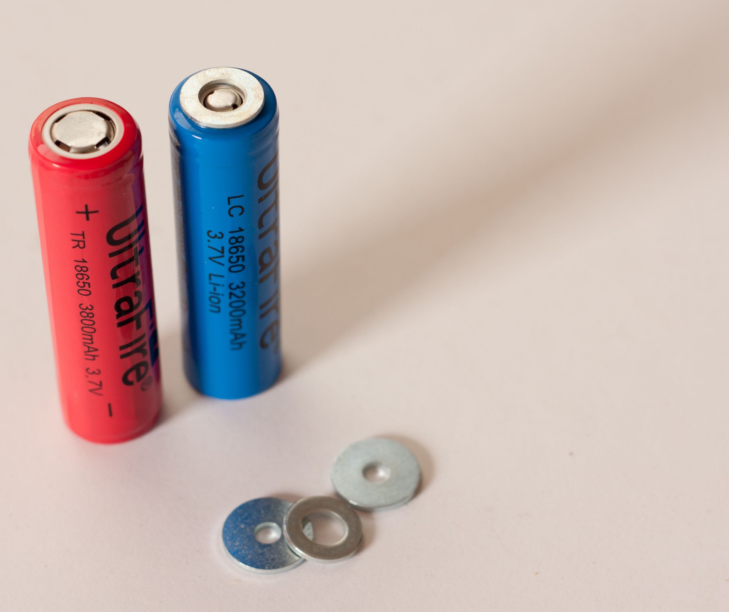 Simple, Cheap, Cool, Waterproof and Gummy Diy Battery Holder : 8 Steps ...