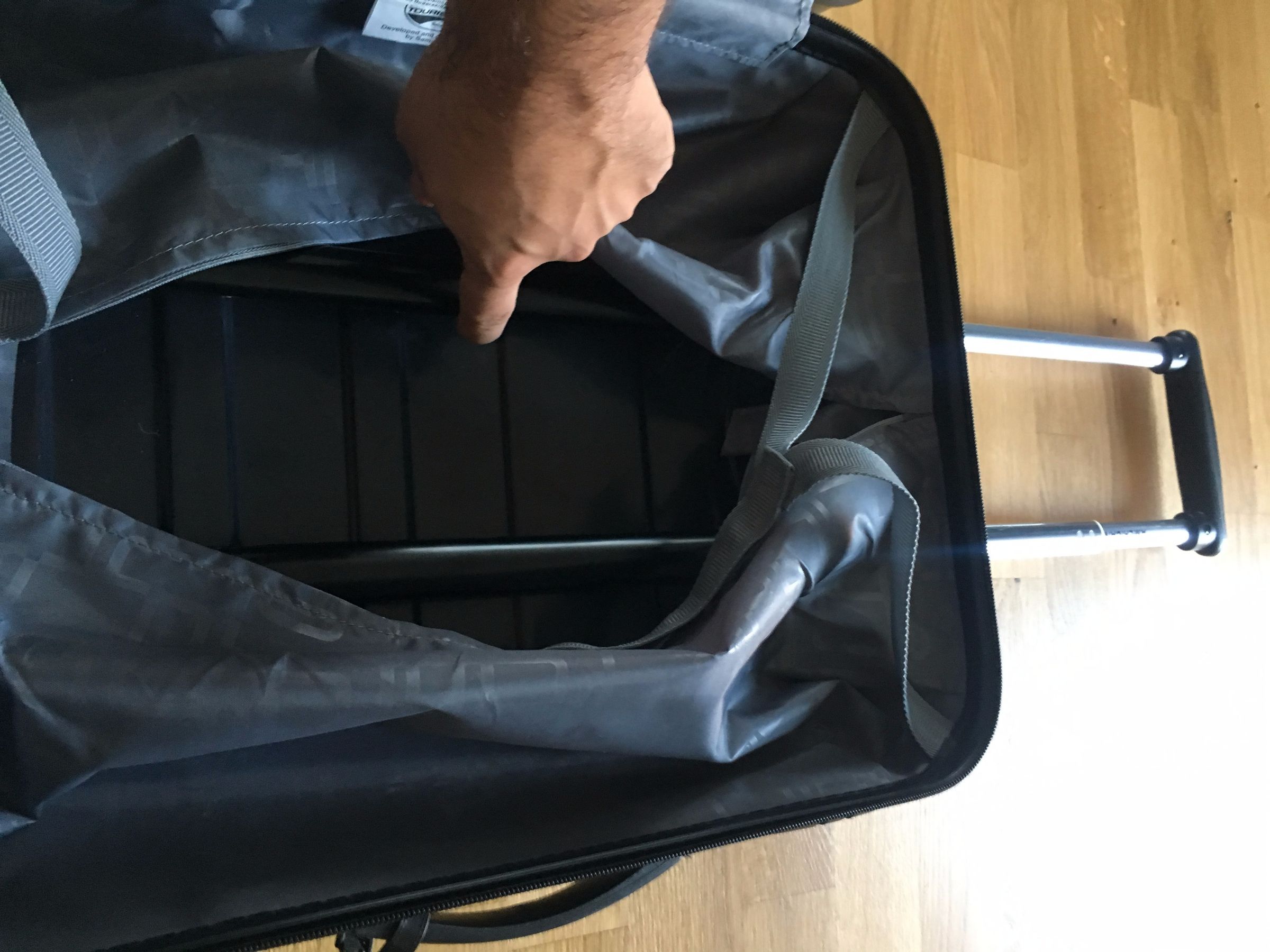 Luggage Handle Quick Fix : 4 Steps (with Pictures) - Instructables