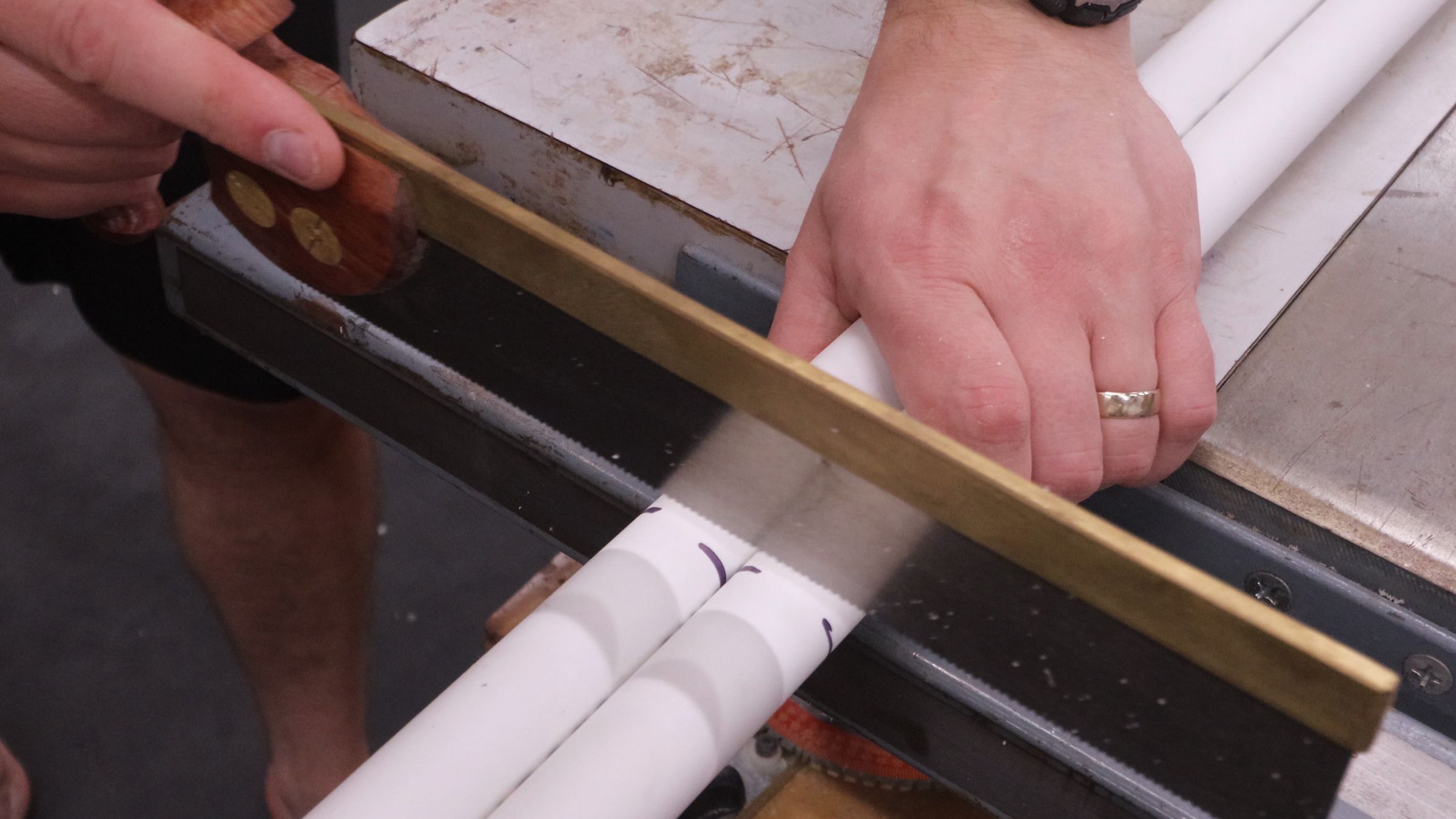 DIY Inexpensive Collapsible Projector Screen Frame : 8 Steps (with ...