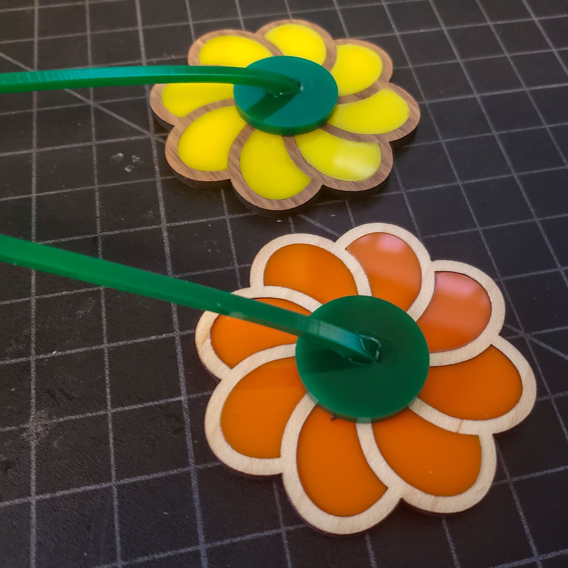 Laser Cut Acrylic & Wood Inlay Flowers Using Illustrator & Glowforge ...